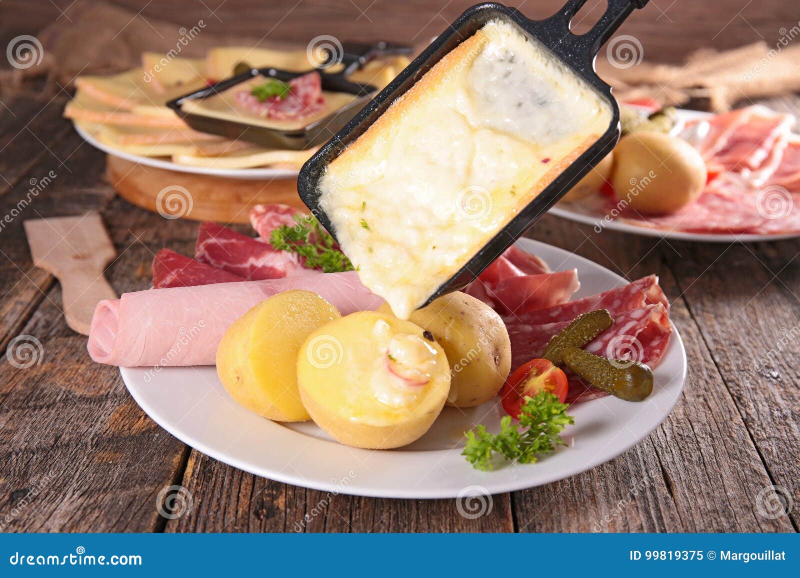 Fromage de Raclette image stock. Image du dîner, diner - 99819375