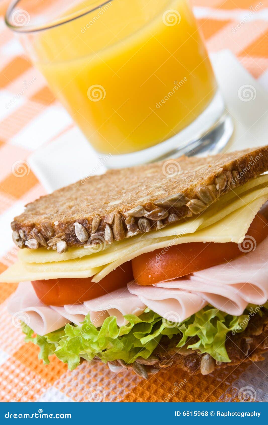 Fromage Et Sandwich Au Jambon Complets Frais Photo stock - Image du ...