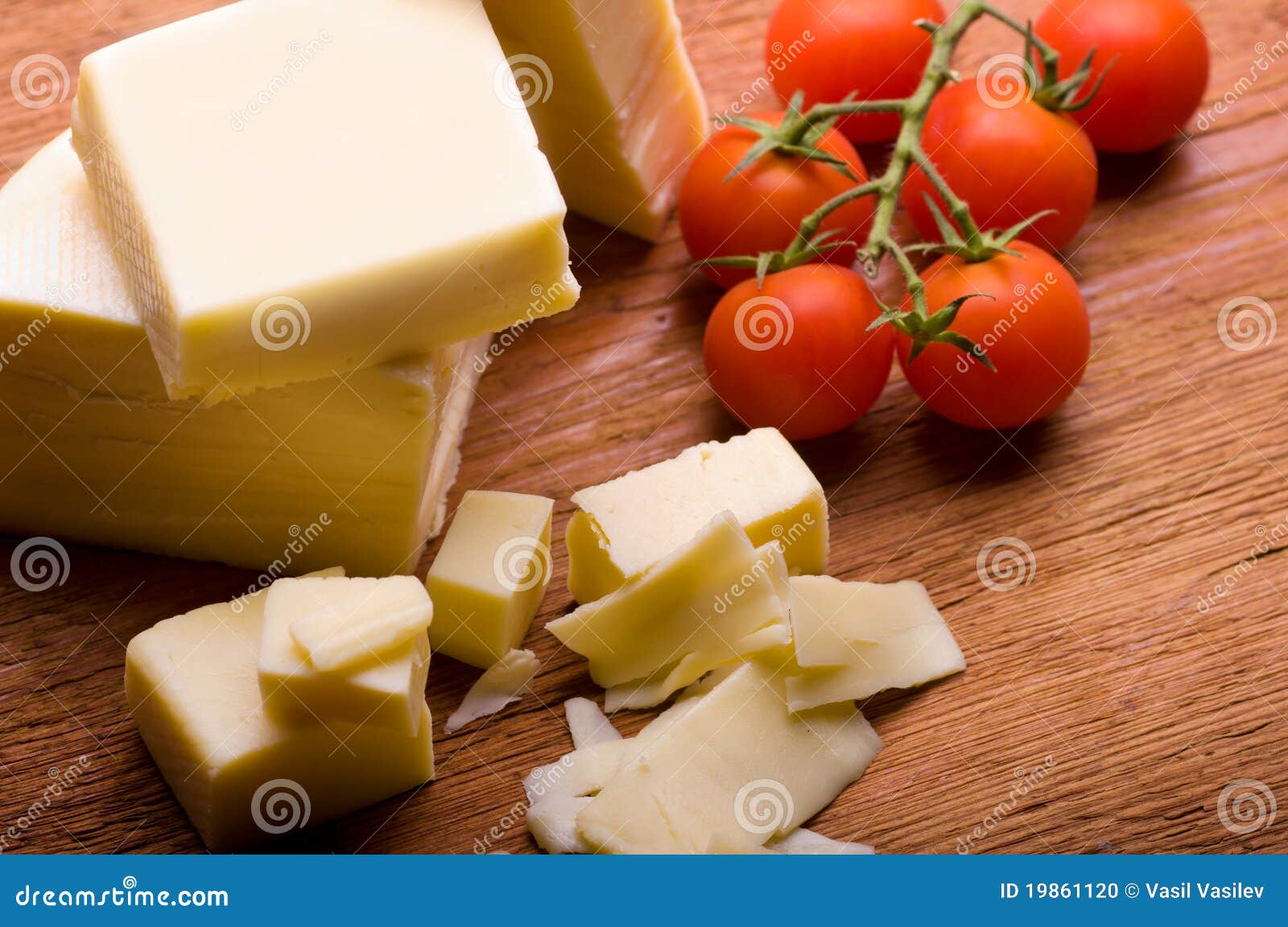 Fromage jaune photo stock. Image du bois, ingrédient - 19861120