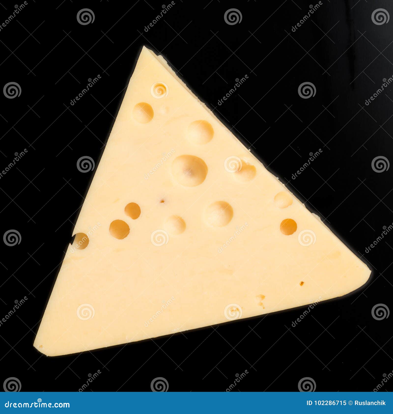 Fromage sur le noir image stock. Image of laiterie, blanc - 102286715