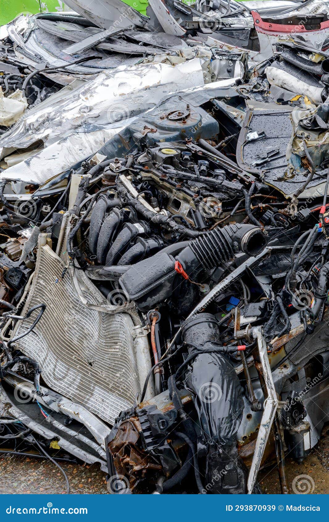 Front of a Badly Wrecked Car Stock Image - Image of auto, engine: 293870939