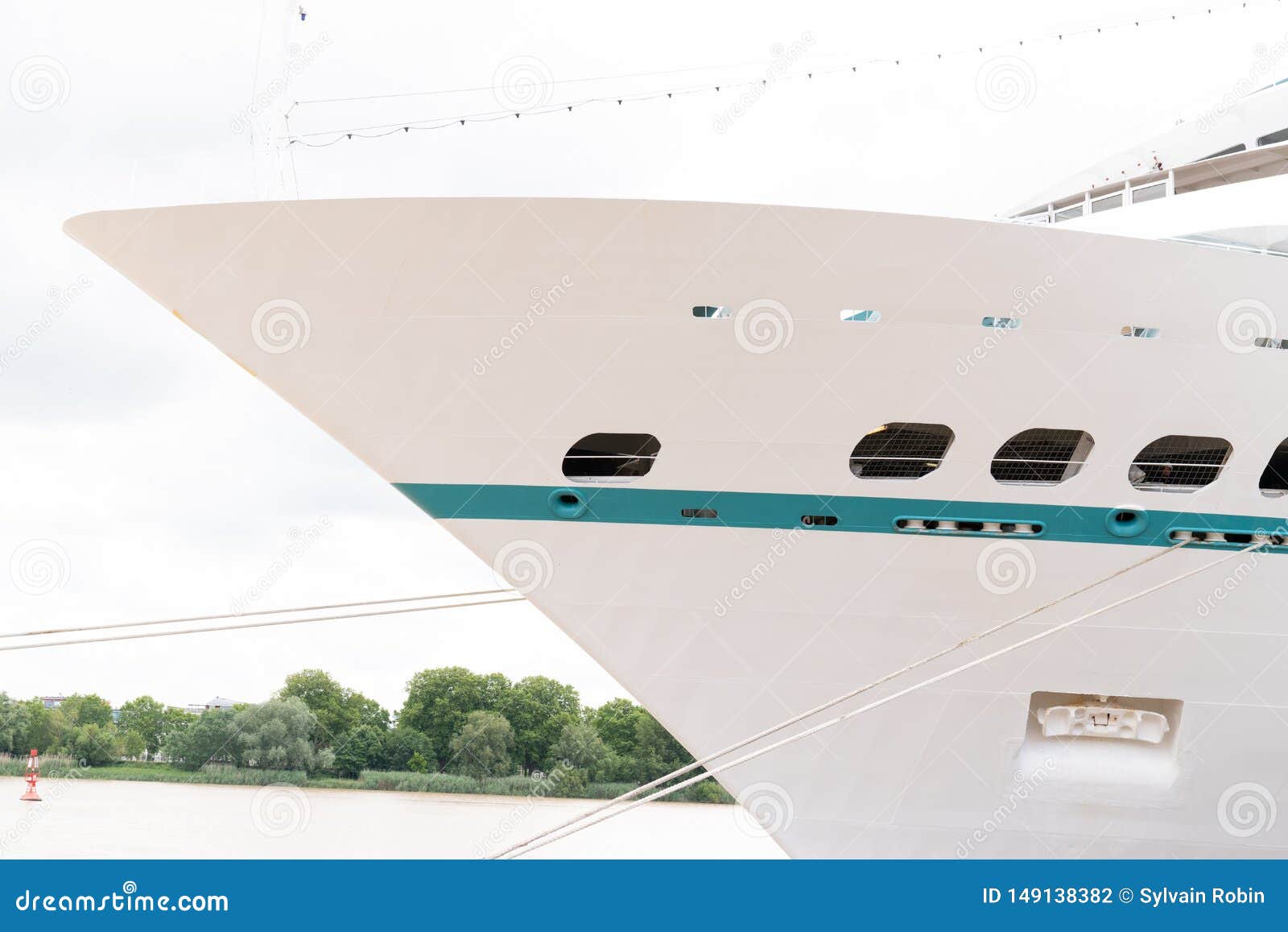 Front Of Boat Whit Sunlight Reflecting In Glittering Sea. Sparkling In ...