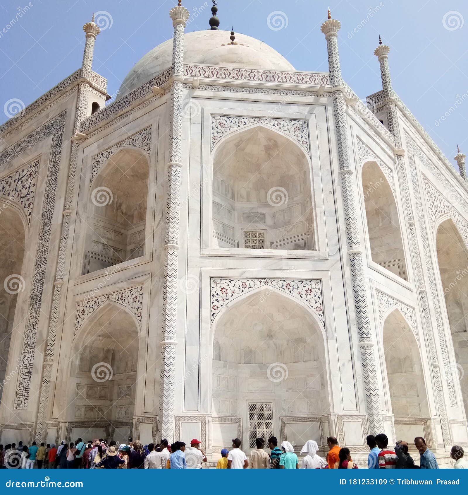 Front and Close Picture of Taj Mahal Editorial Stock Image - Image of ...