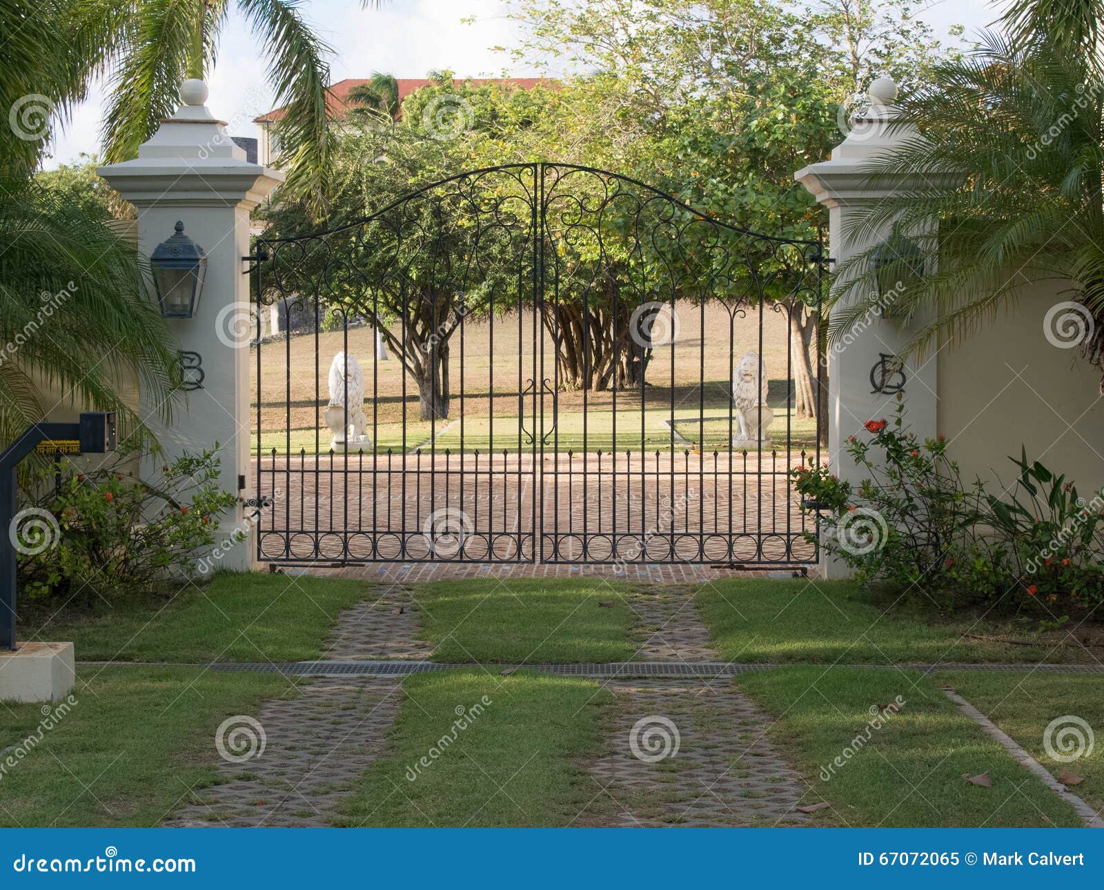 Front Decorative Gateway Entrance Stock Afbeelding - Image of oprijlaan ...