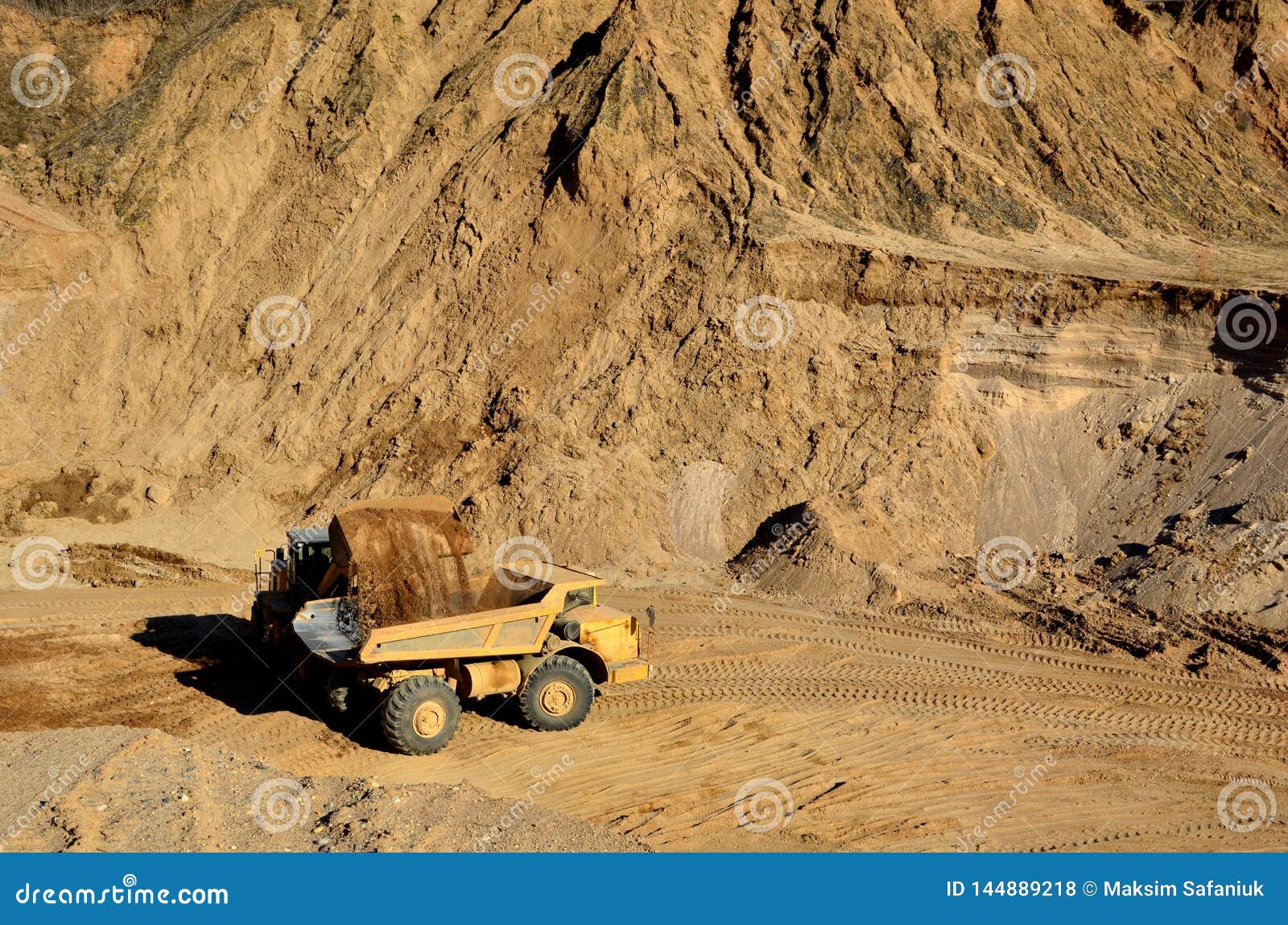 Front-end Loader Loading with Sand a Heavy Dump Truck in Quarry Stock ...