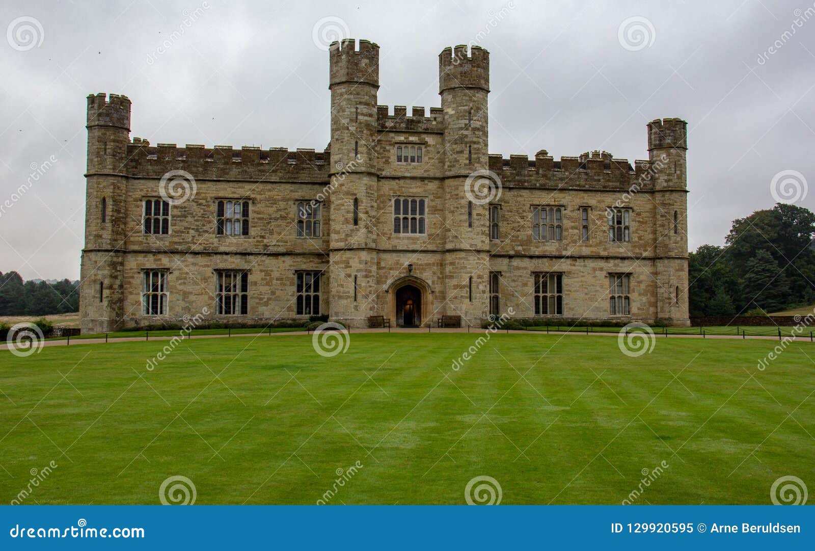 Leeds Castle in Kent, England Stock Image - Image of kent, entrance ...