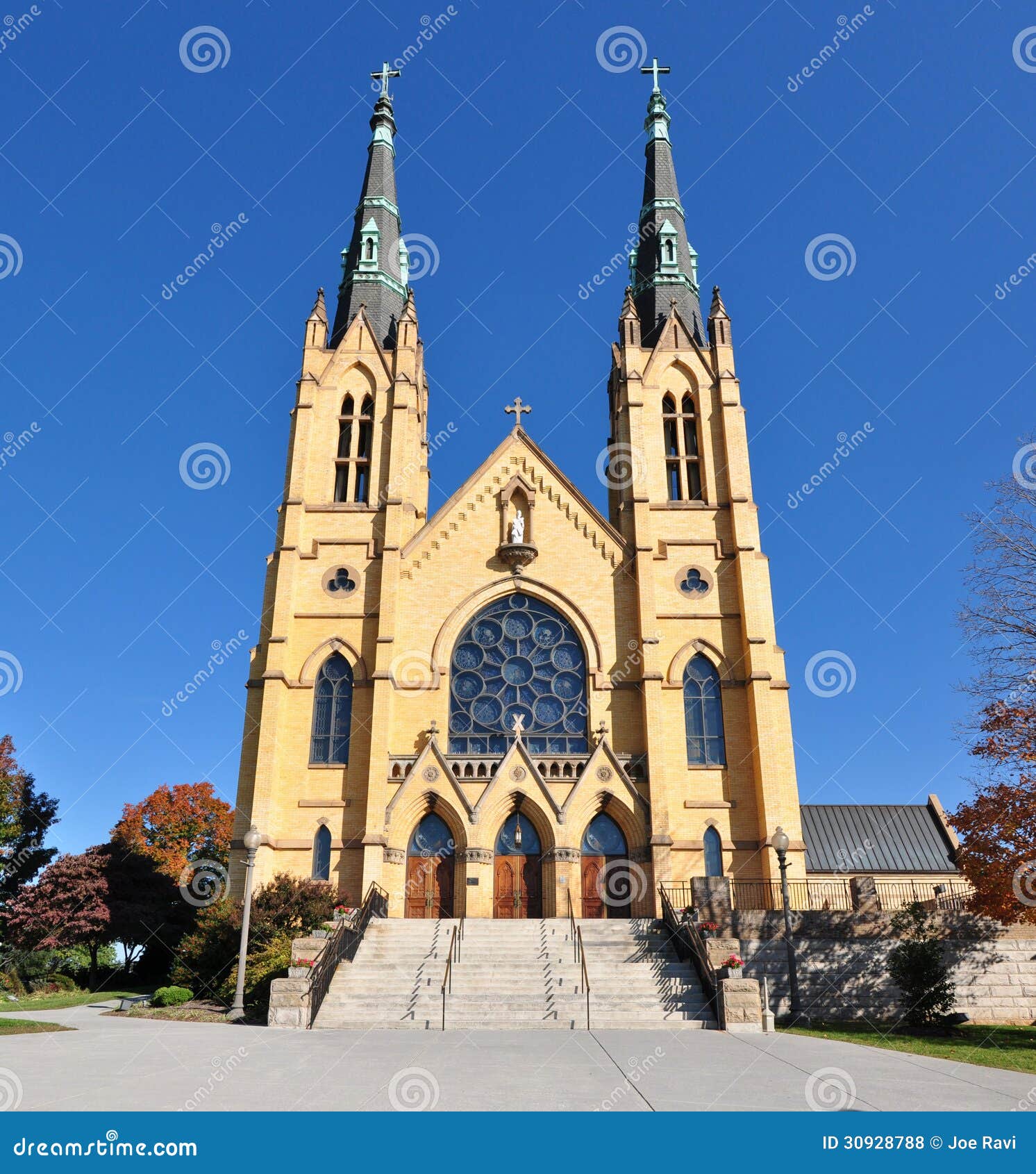 Front Facade Della Chiesa Cattolica Di St Andrew Fotografia Stock ...