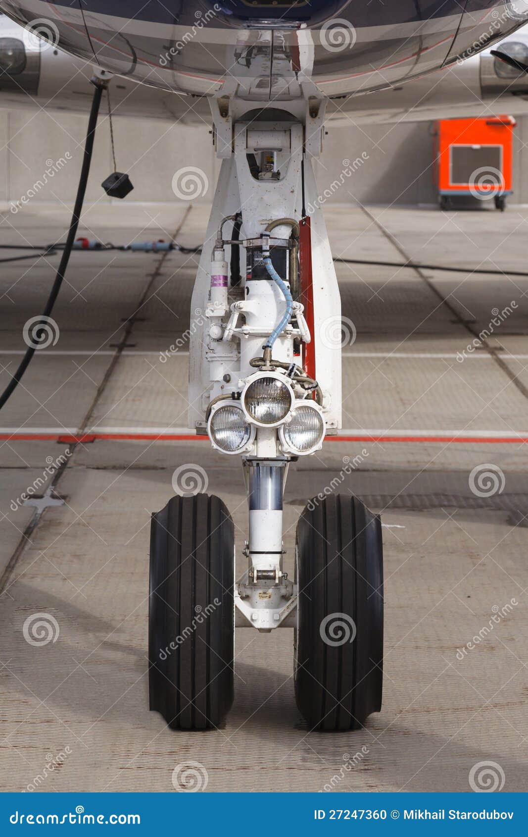 Front Landing Gear Light Aircraft Stock Photo - Image of airport ...