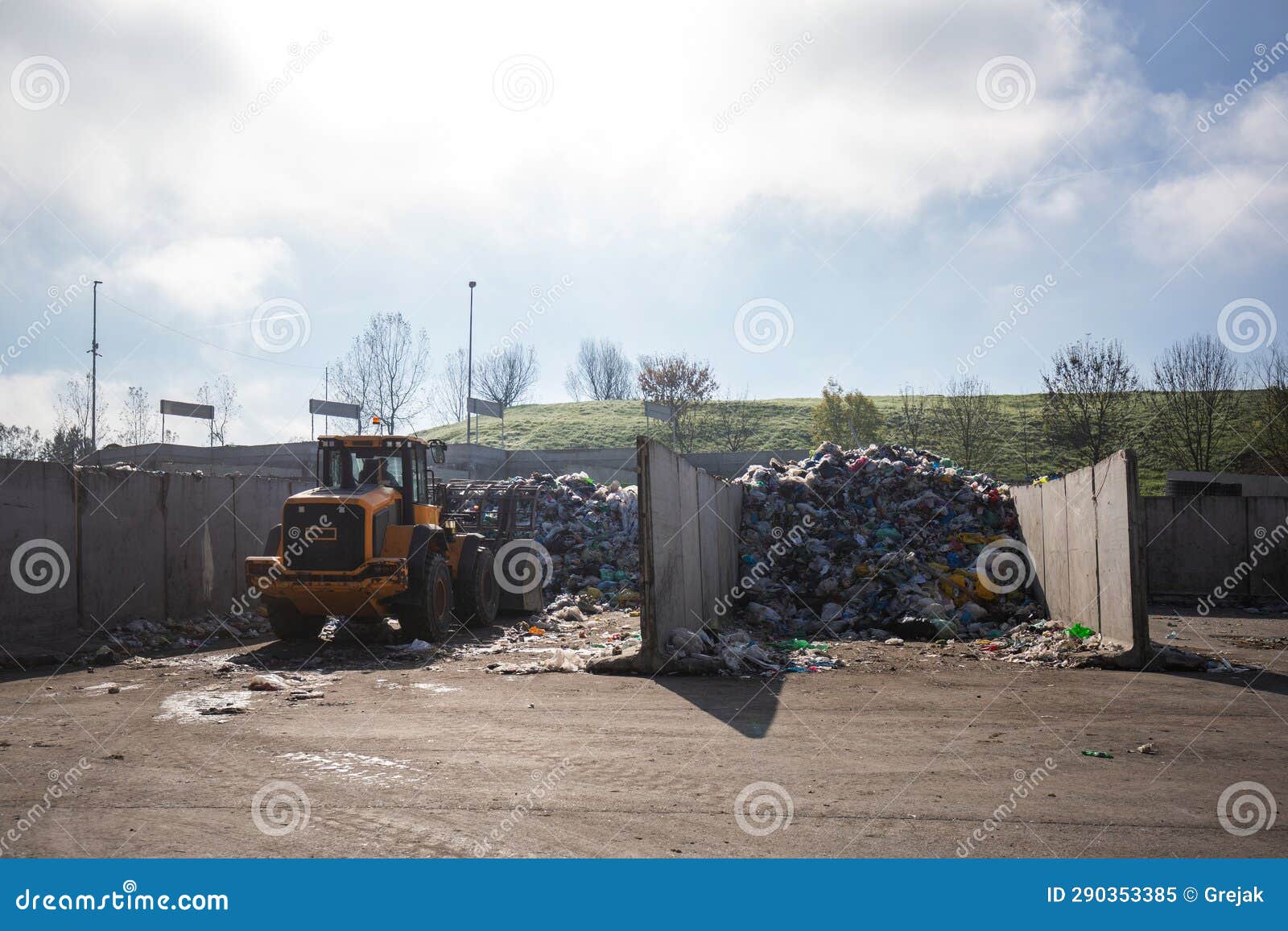 Front Loader Moving Forward and Backward at a Recycling Center Stock ...