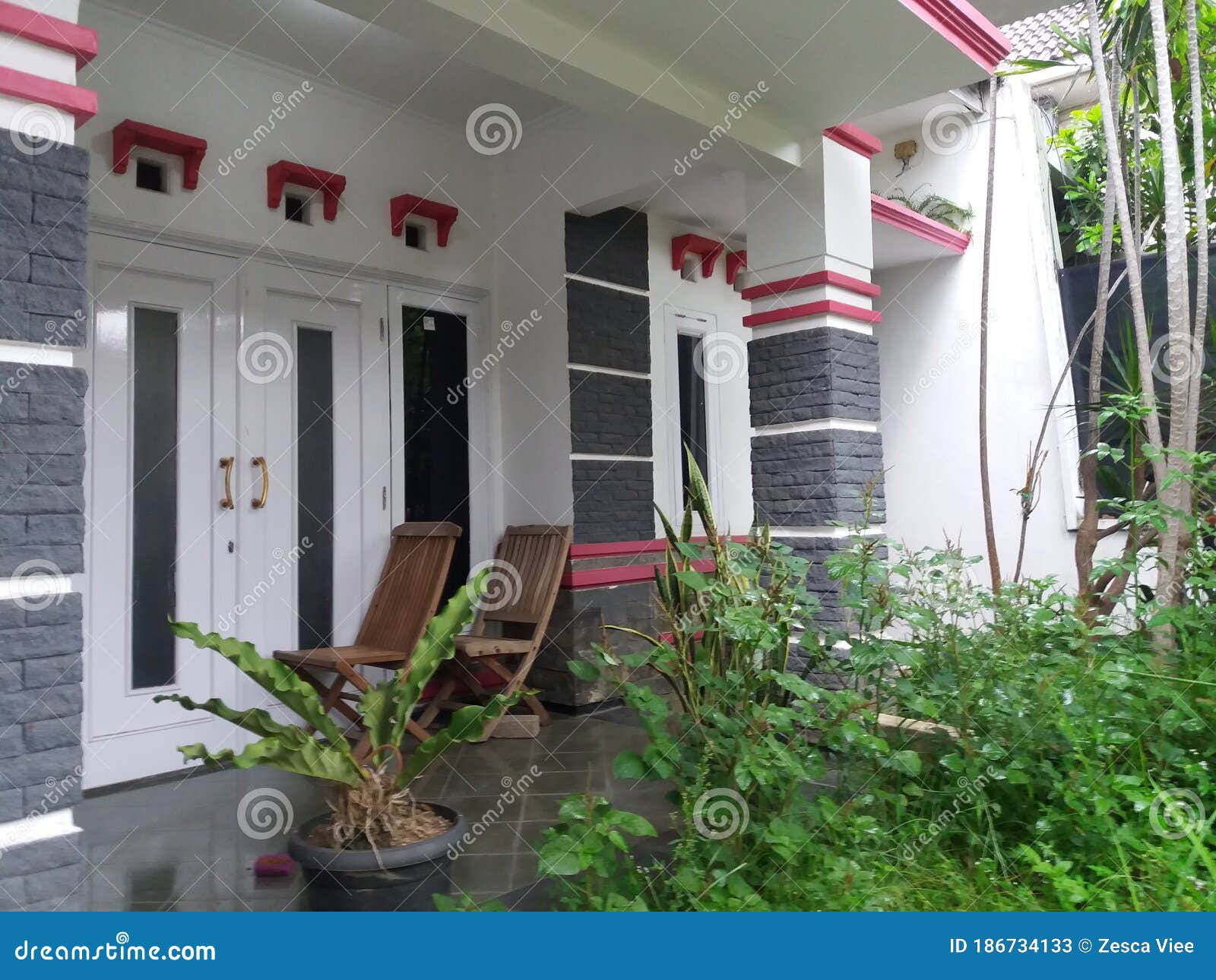 Front View of a Beautiful House Stock Image - Image of home, house ...