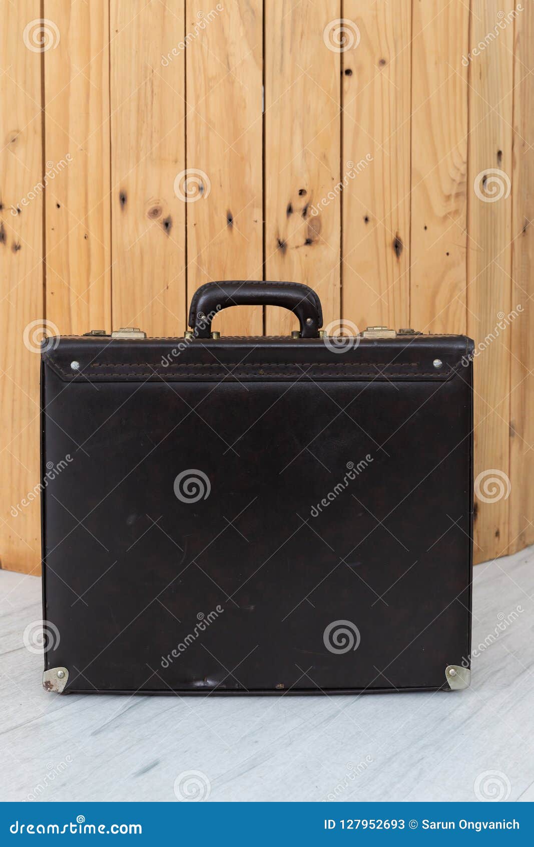 Front View of Brown Old Leather Luggage. Stock Image - Image of rusty ...