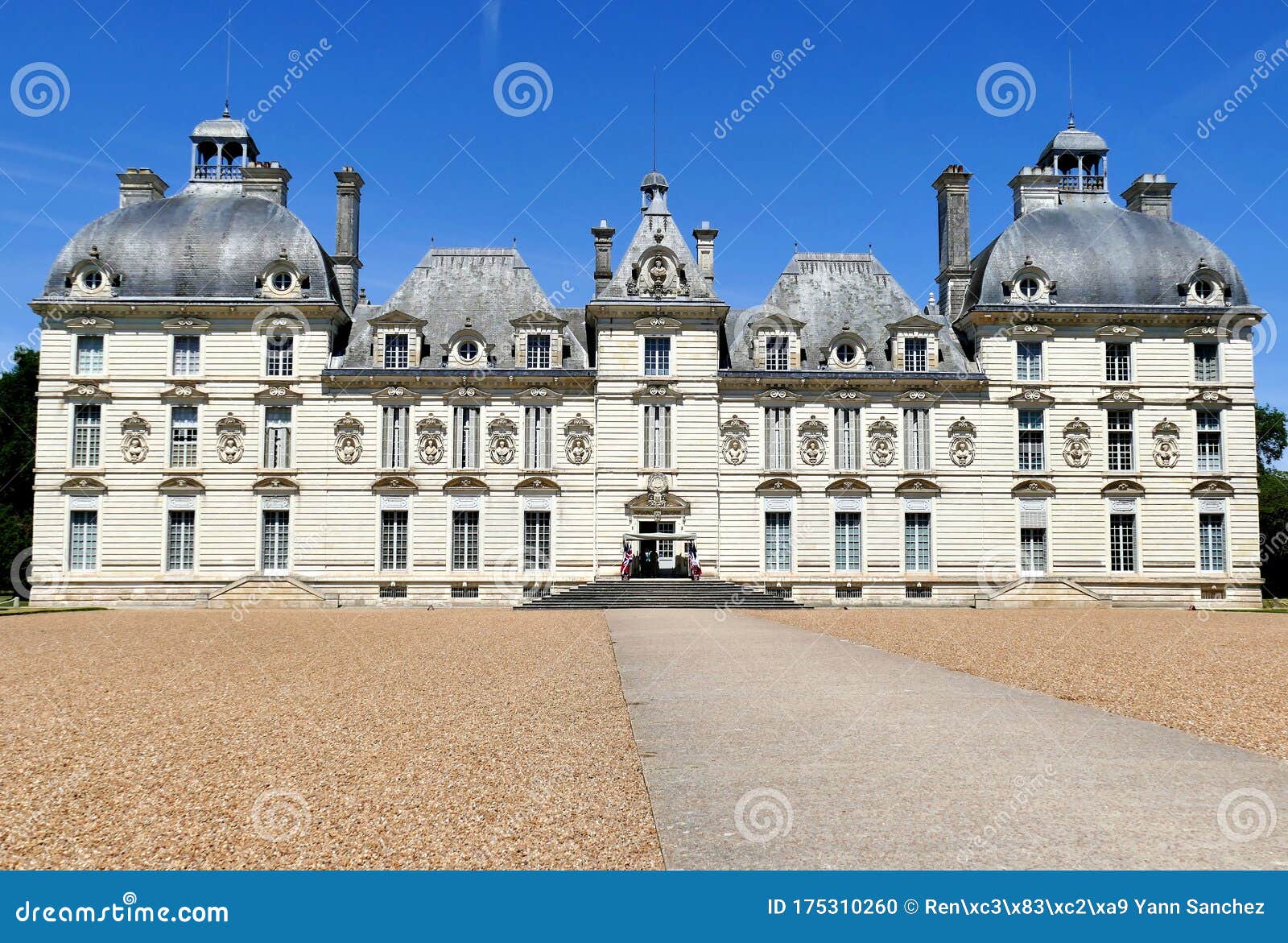Facade of Cheverny castle stock photo. Image of culture - 175310260