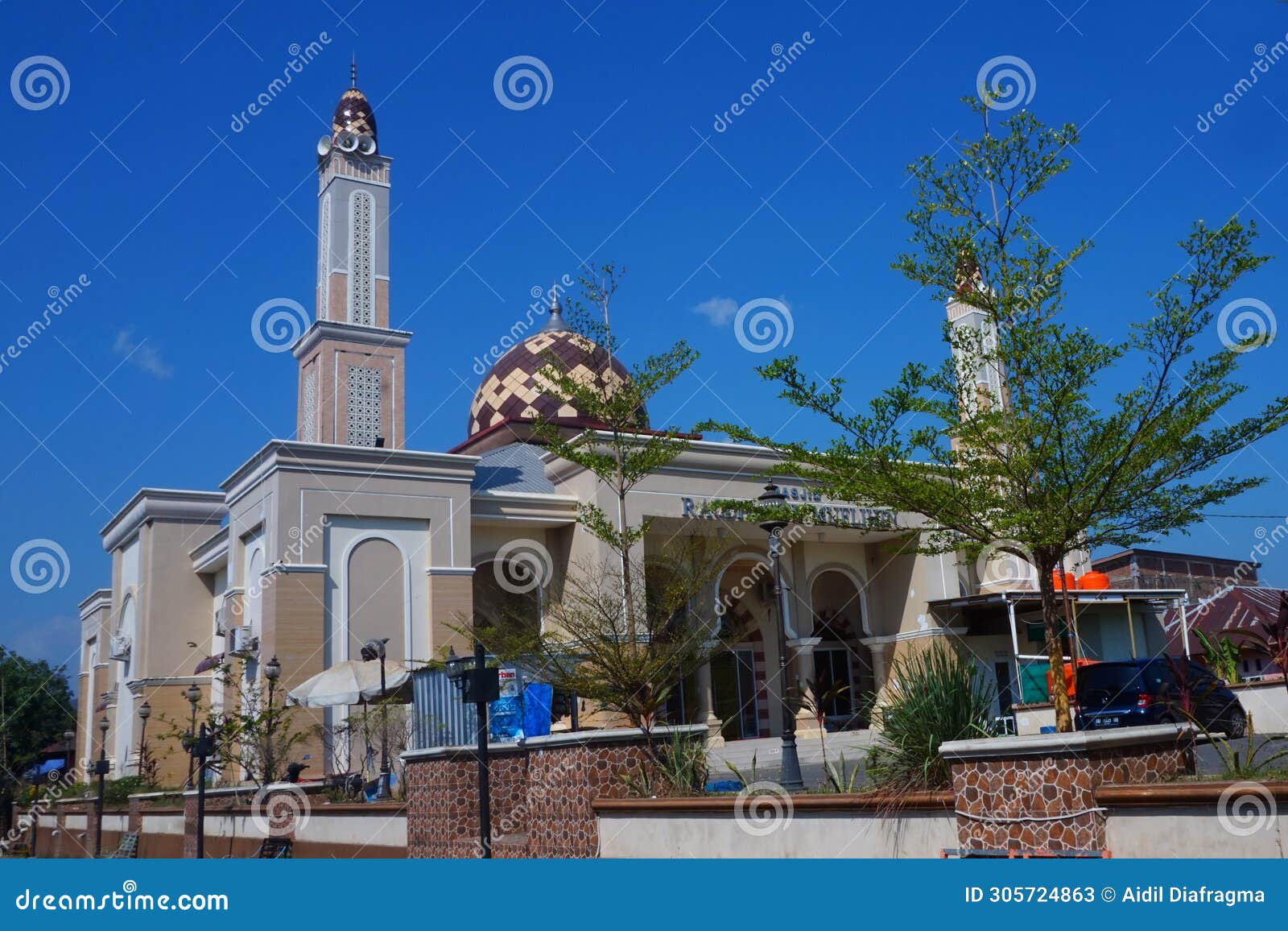 The Front View of the Luxurious Mosque Stock Image - Image of oman ...
