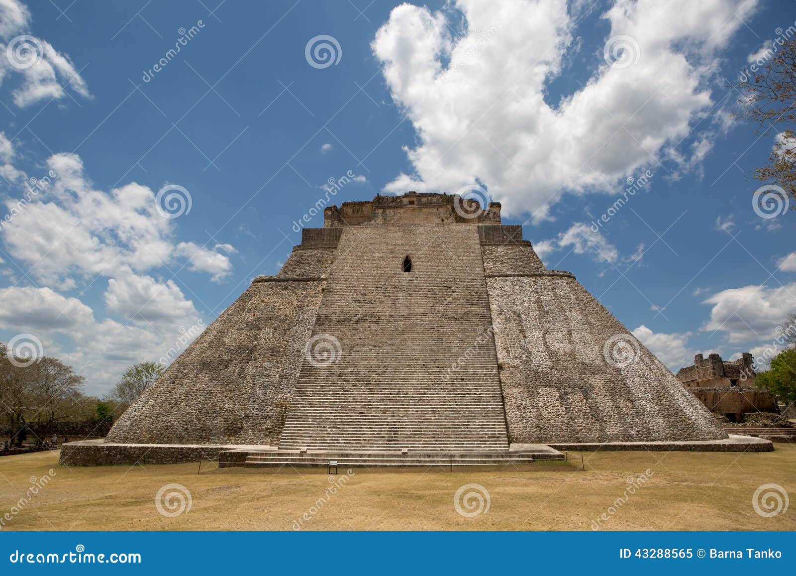 Front View of a Mayan Pyramid Stock Image - Image of yucatan, history ...