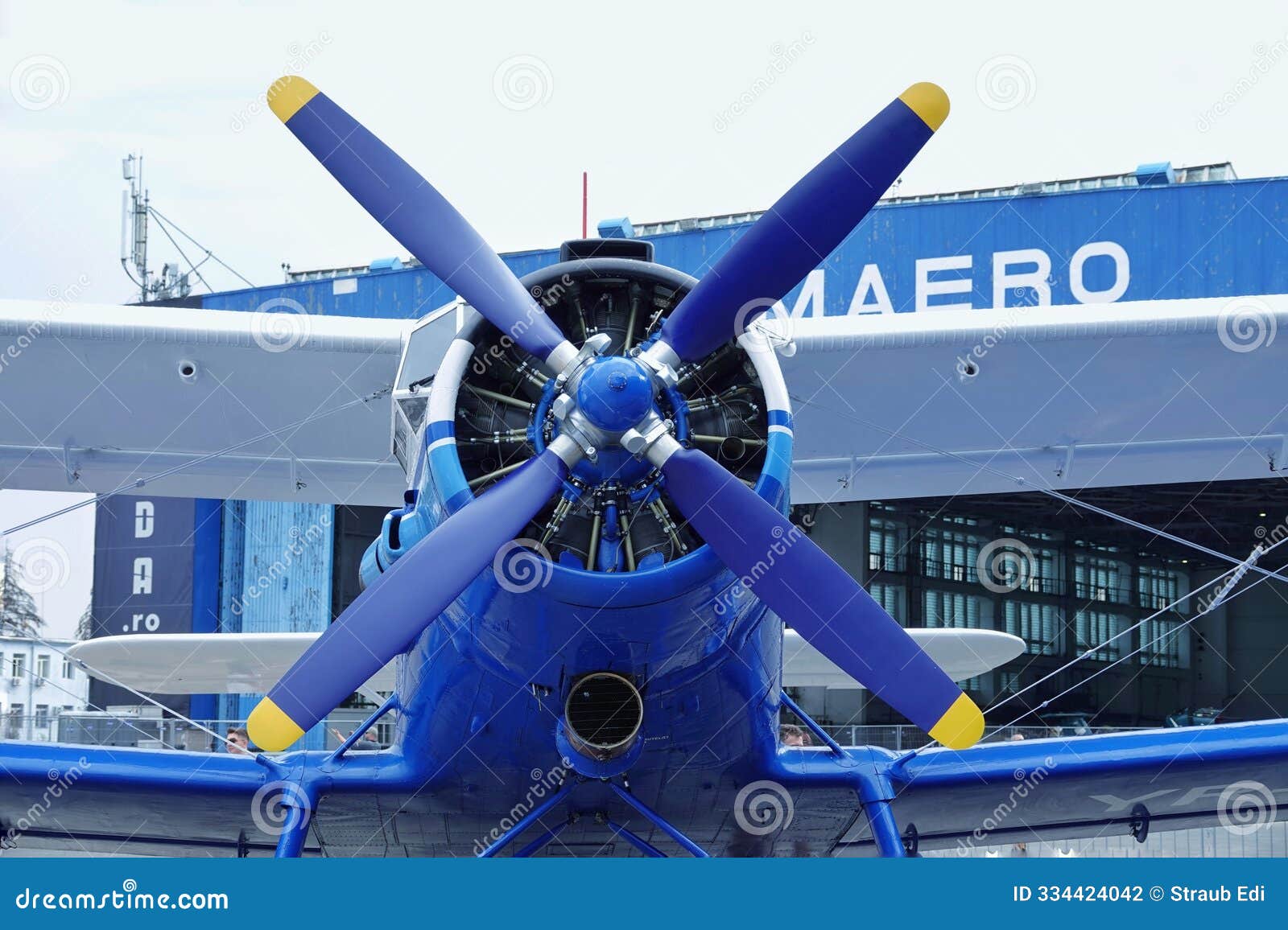 Front View of an Old Four-bladed Propeller Engine - BIAS 2024 Stock ...