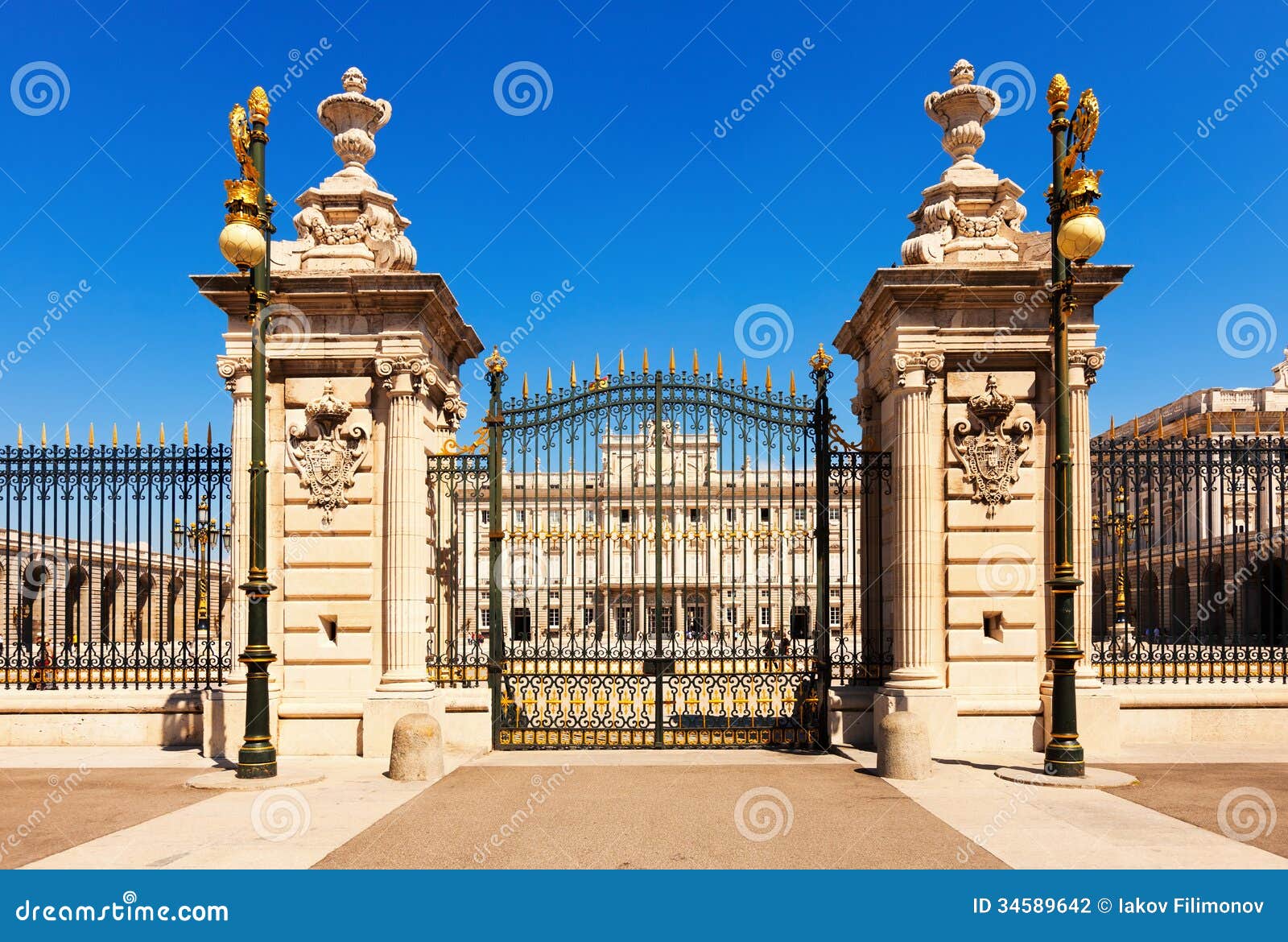 Front View of Royal Palace Gate Stock Photo - Image of gate, city: 34589642