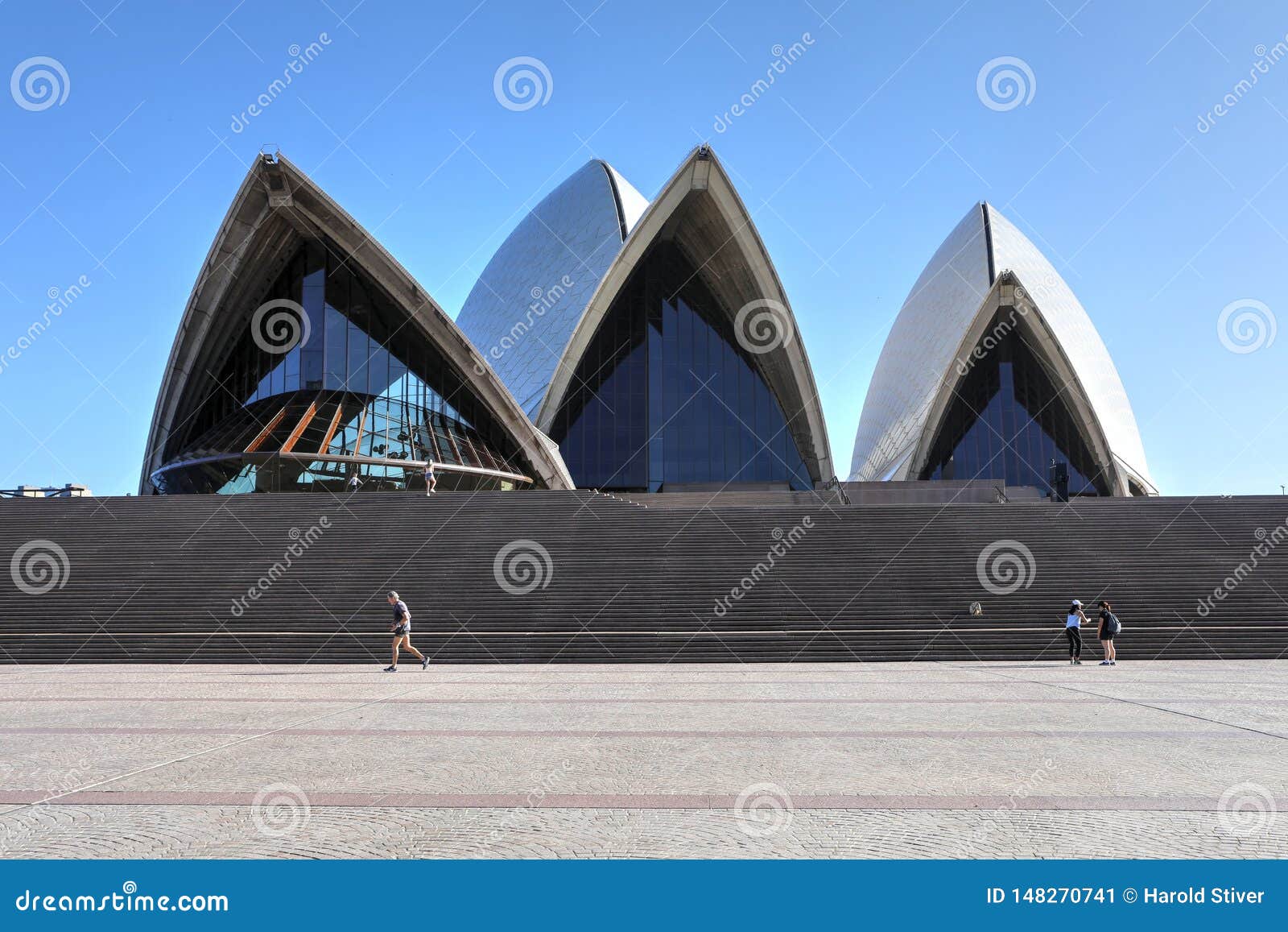 Front View of the Sydney Opera House in Australia Editorial Photo ...