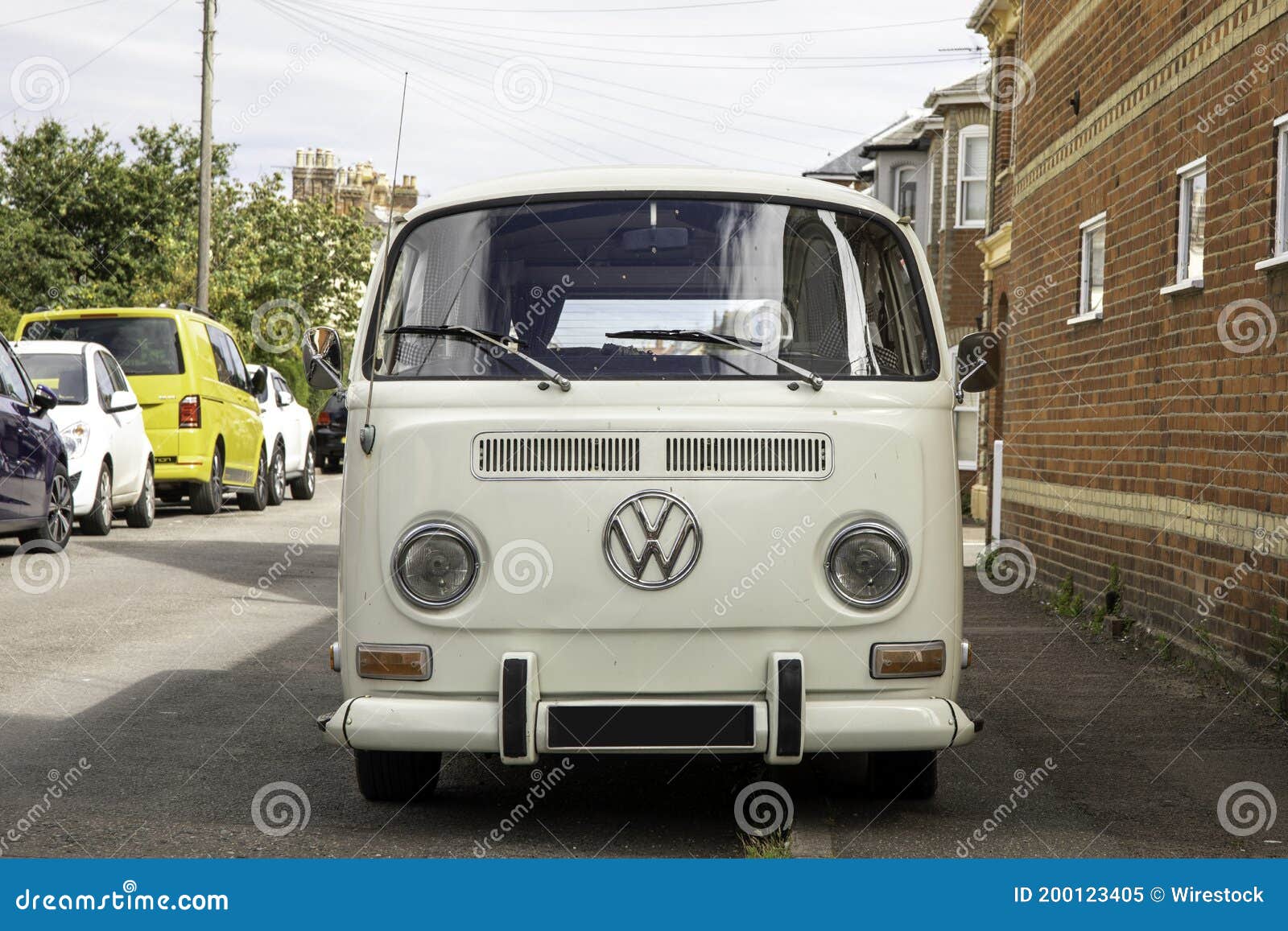 Front View of a VW Camper Van Editorial Image - Image of cream, bardge ...