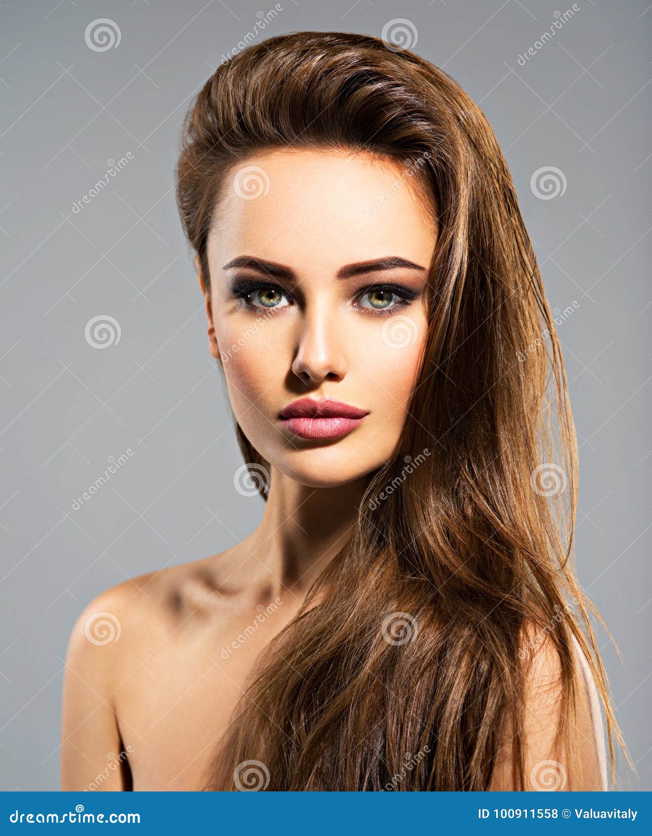 Fronte Di Bellezza Di Giovane Bella Donna Fotografia Stock - Immagine ...