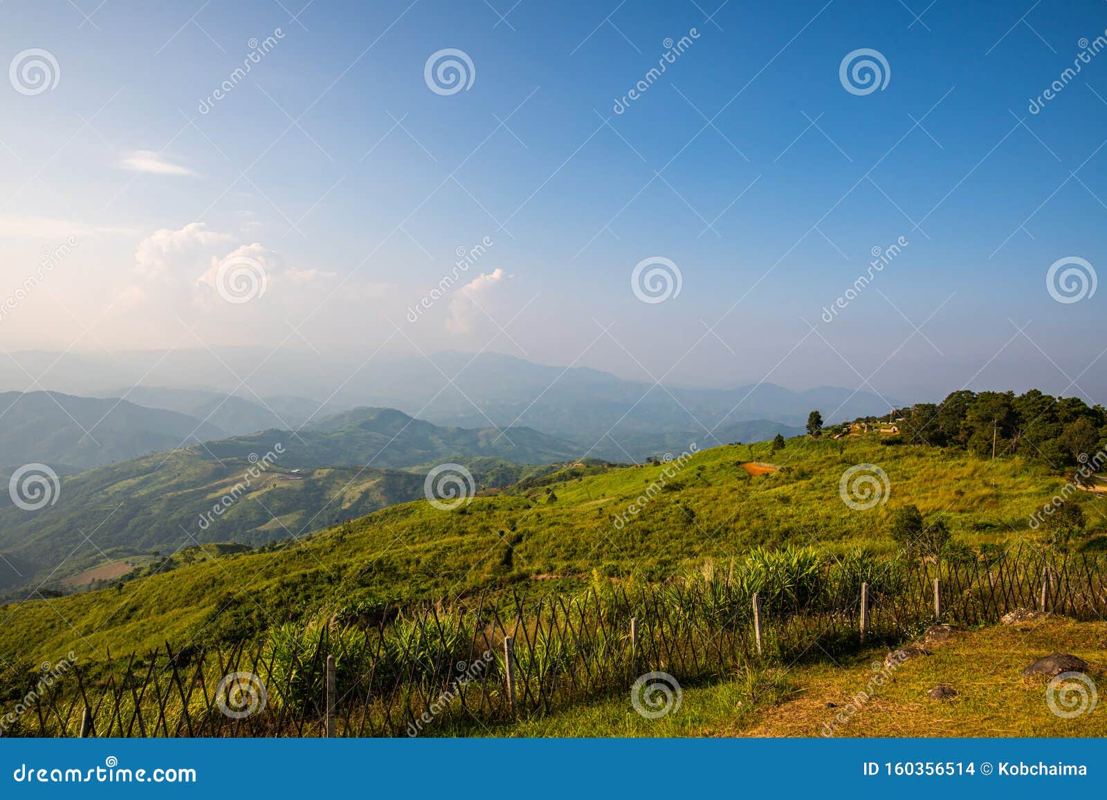 Frontera Con Tailandia Y Myanmar En La Base De Doi Chang Mub Foto de ...