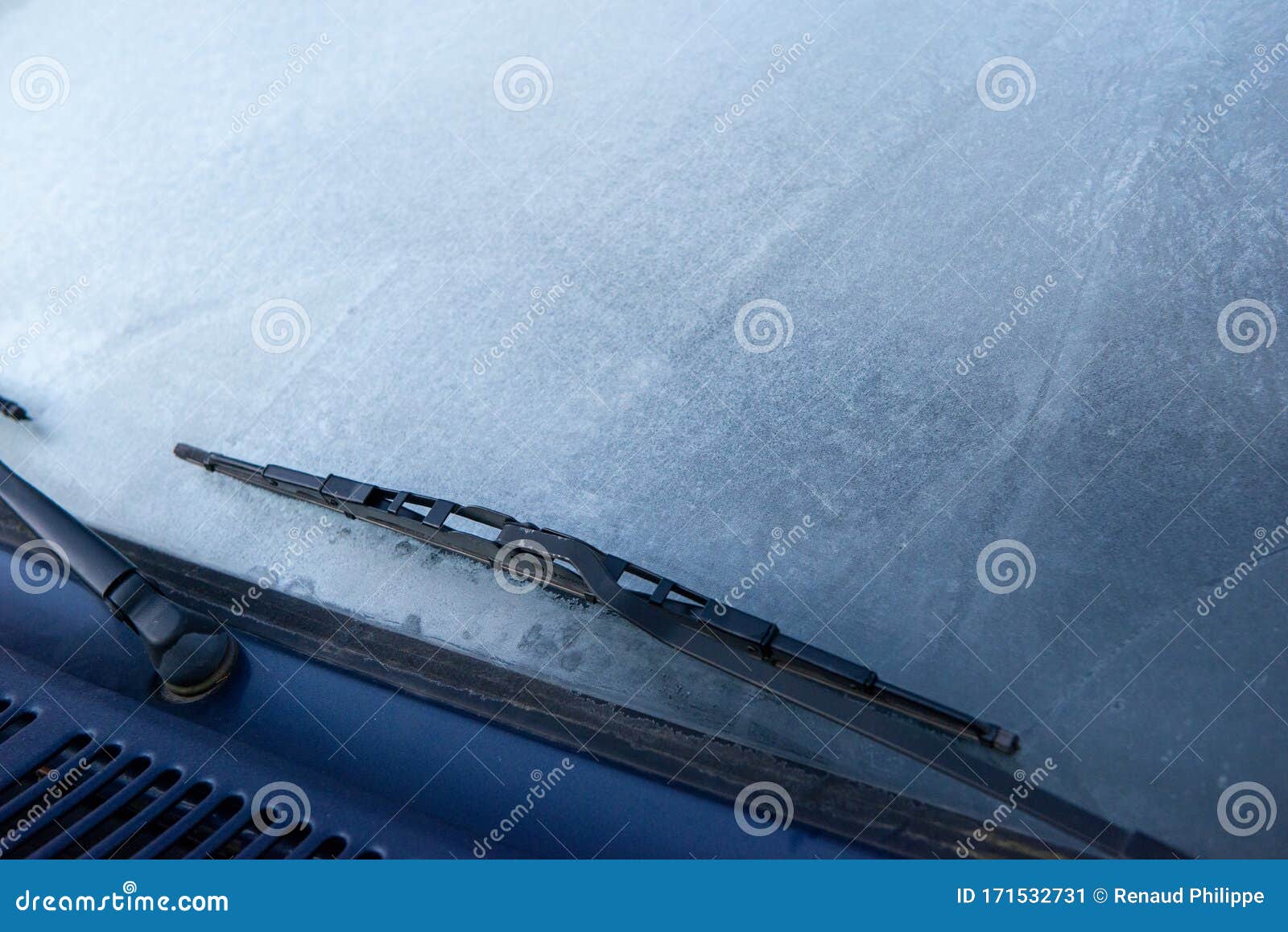Frozen car windshield stock image. Image of frosty, freeze - 171532731