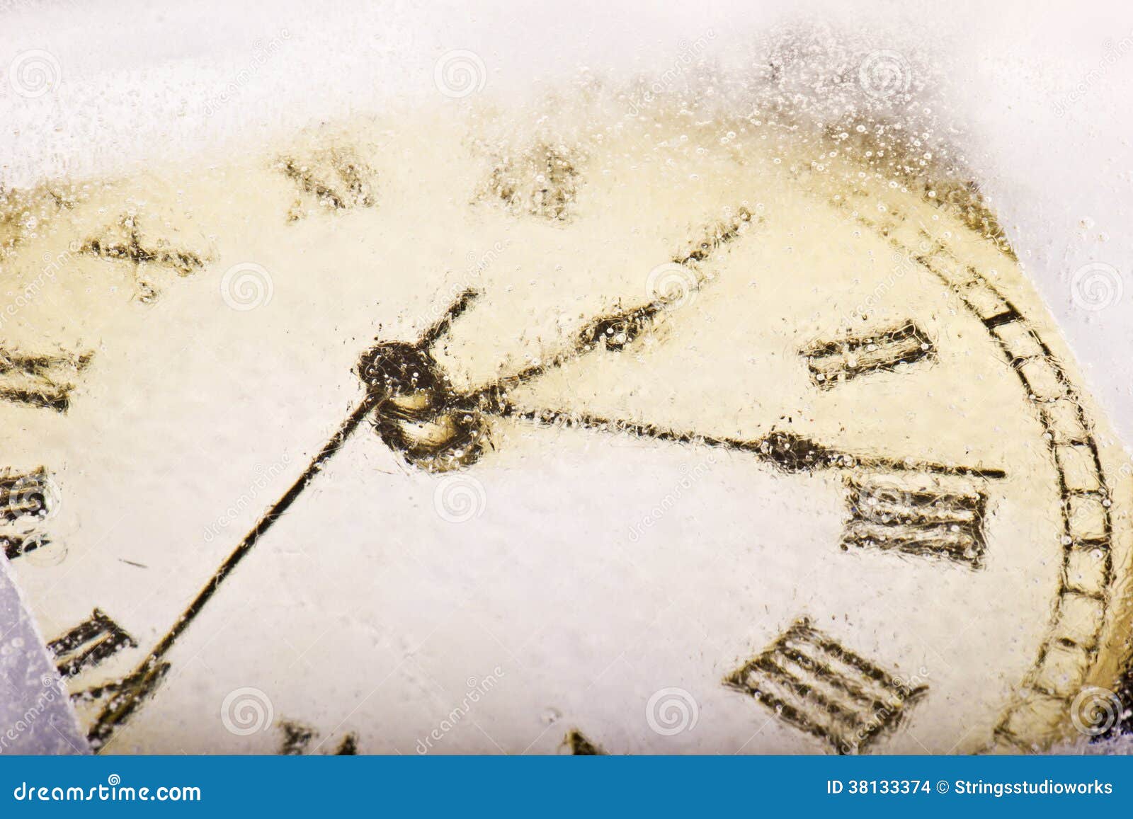 Frozen Clock Stock Photography | CartoonDealer.com #38133374