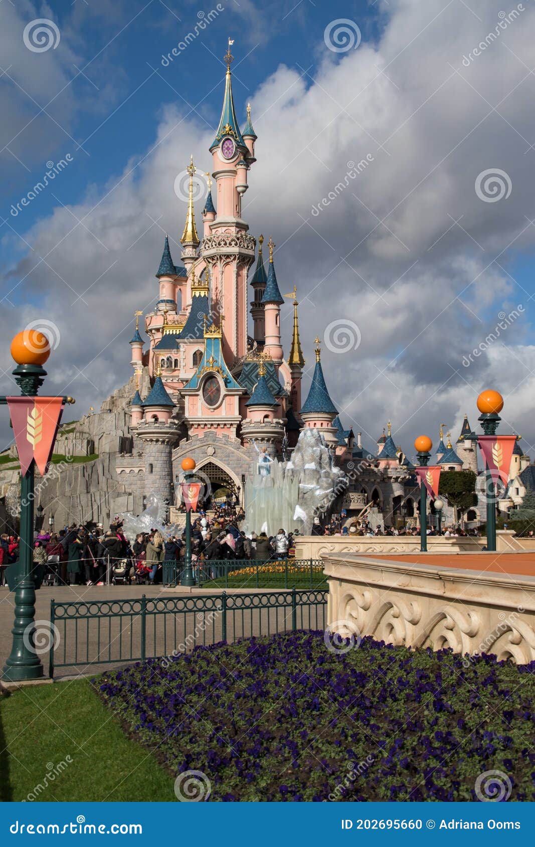 Frozen Float in Front of the Castle Editorial Image - Image of ...