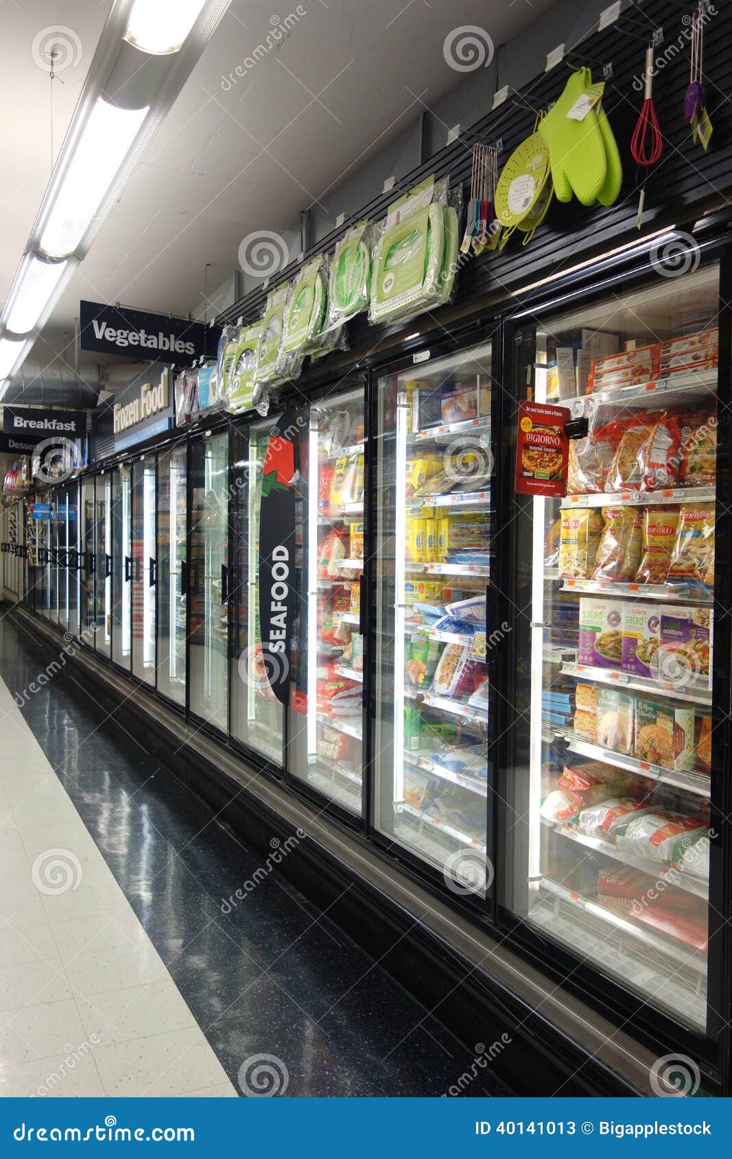 Frozen Food Aisle editorial stock photo. Image of freezer - 40141013