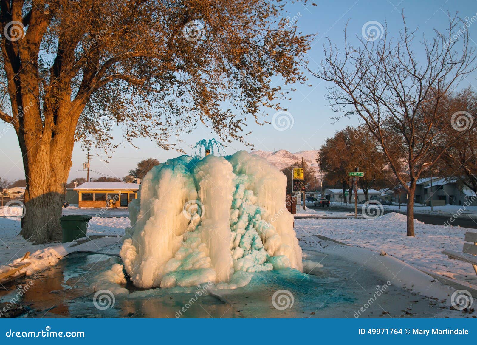Frozen Fountain stock photo. Image of park, snow, oregon - 49971764