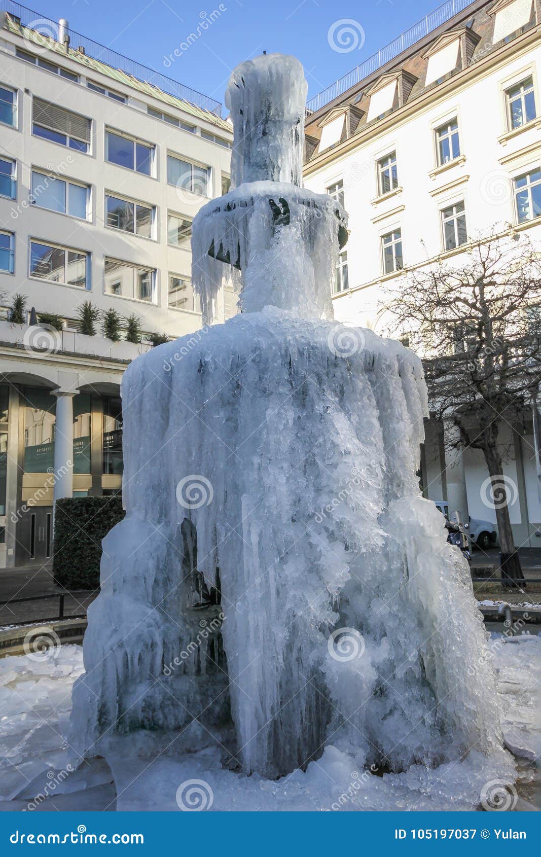Frozen Fountain in a Severe Winter Stock Image - Image of outdoor ...