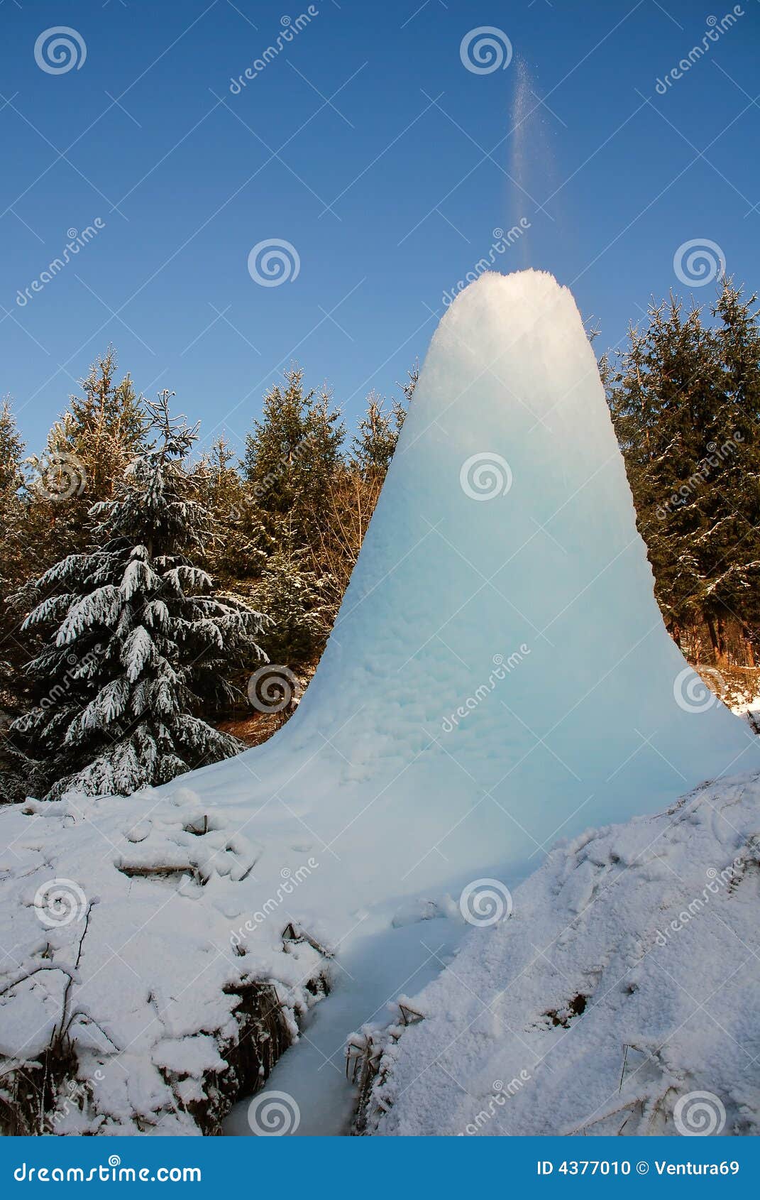 Frozen geyser stock photo. Image of lesna, fountain, winter - 4377010