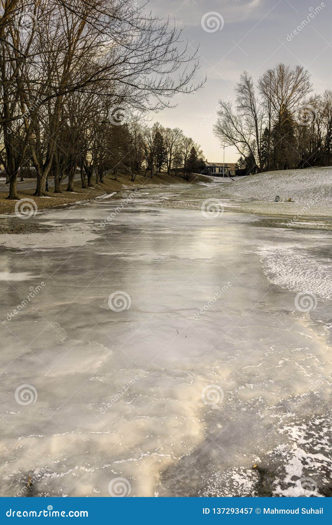 Frozen Golf Field stock image. Image of angle, passage - 137293457