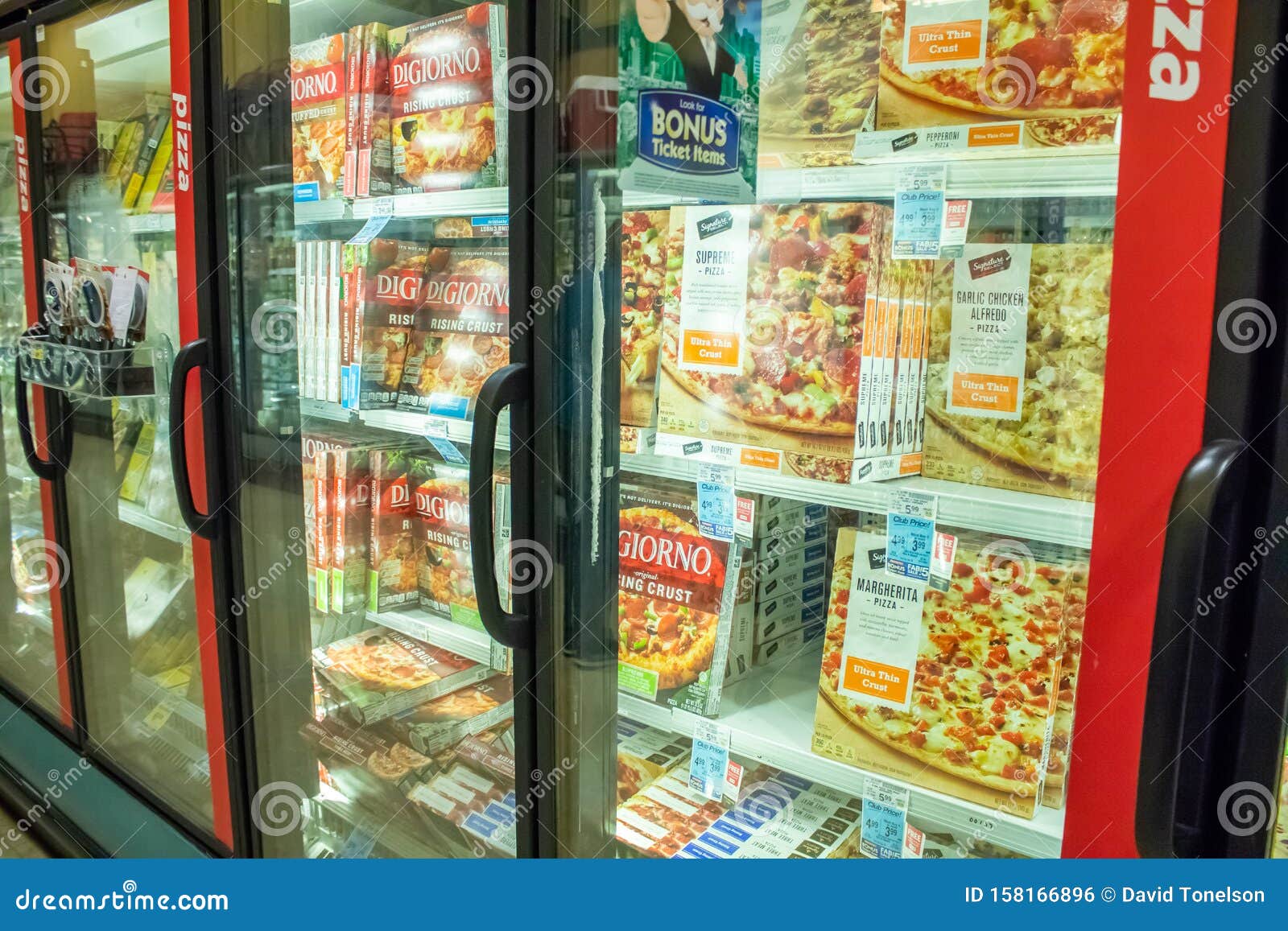 Frozen Pizza Section at the Store Editorial Photo - Image of dinner ...