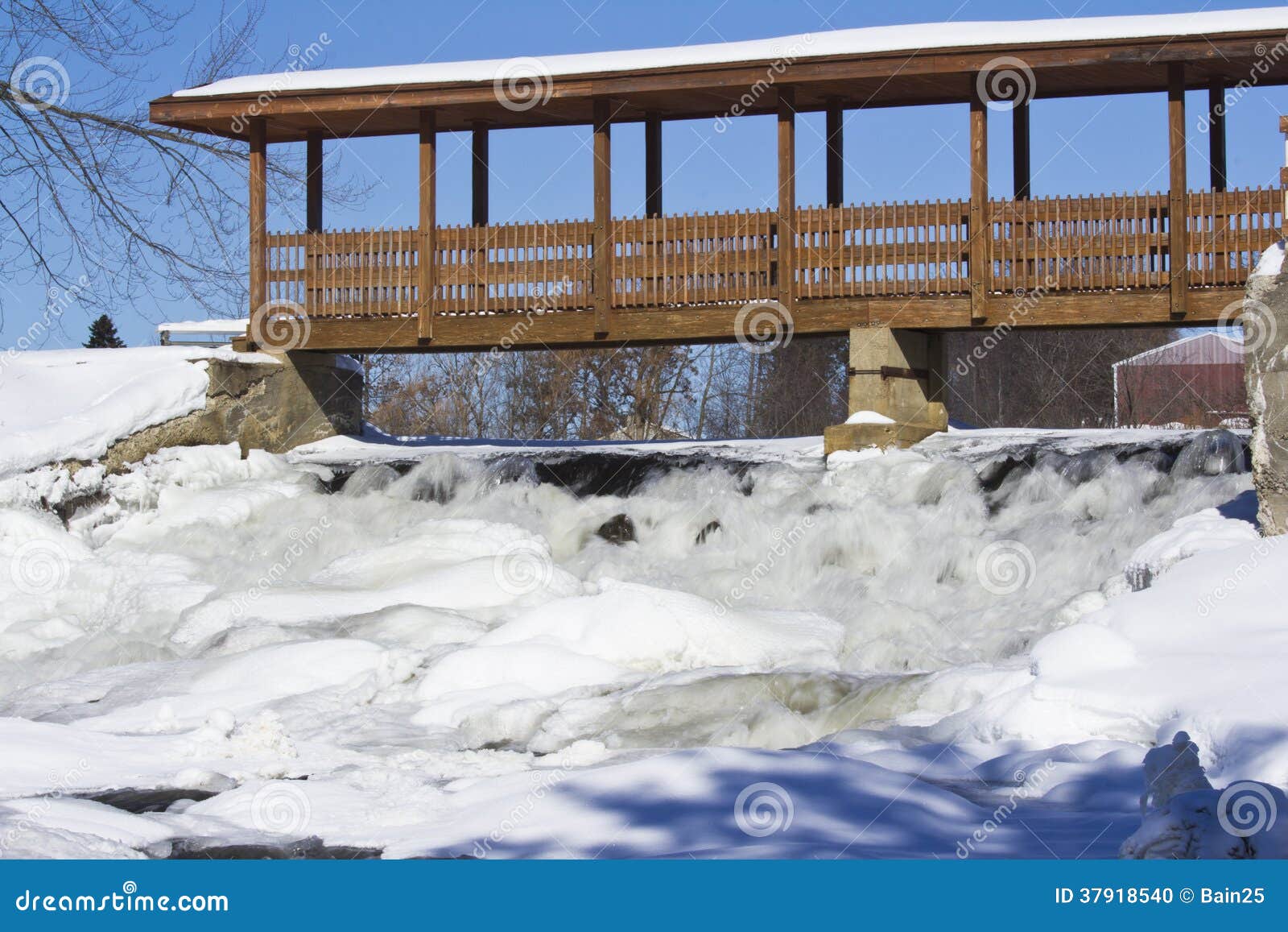 Frozen waterfall stock photo. Image of pond, michigan - 37918540