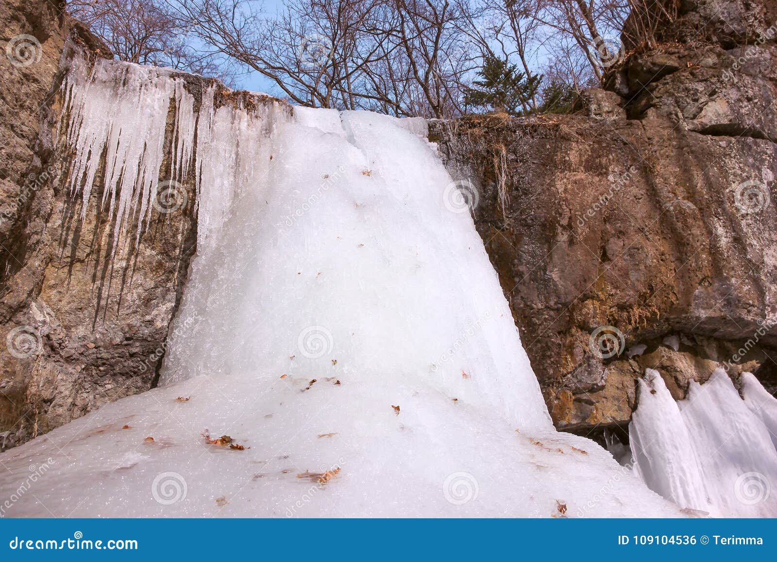 Frozen waterfall stock photo. Image of background, primorye - 109104536