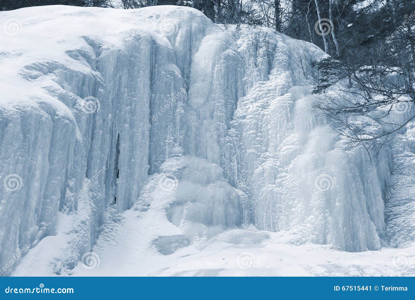 Frozen waterfall stock image. Image of mountain, water - 67515441