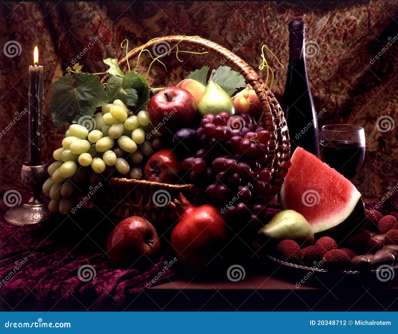 Frucht im Korb stockfoto. Bild von geschenk, danken, korb - 20348712