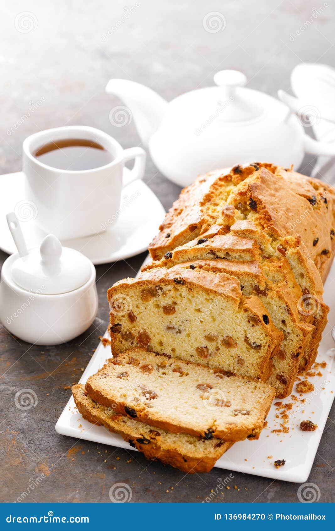 Fruit Cake with Raisin, Fruitcake Stock Photo - Image of brown ...