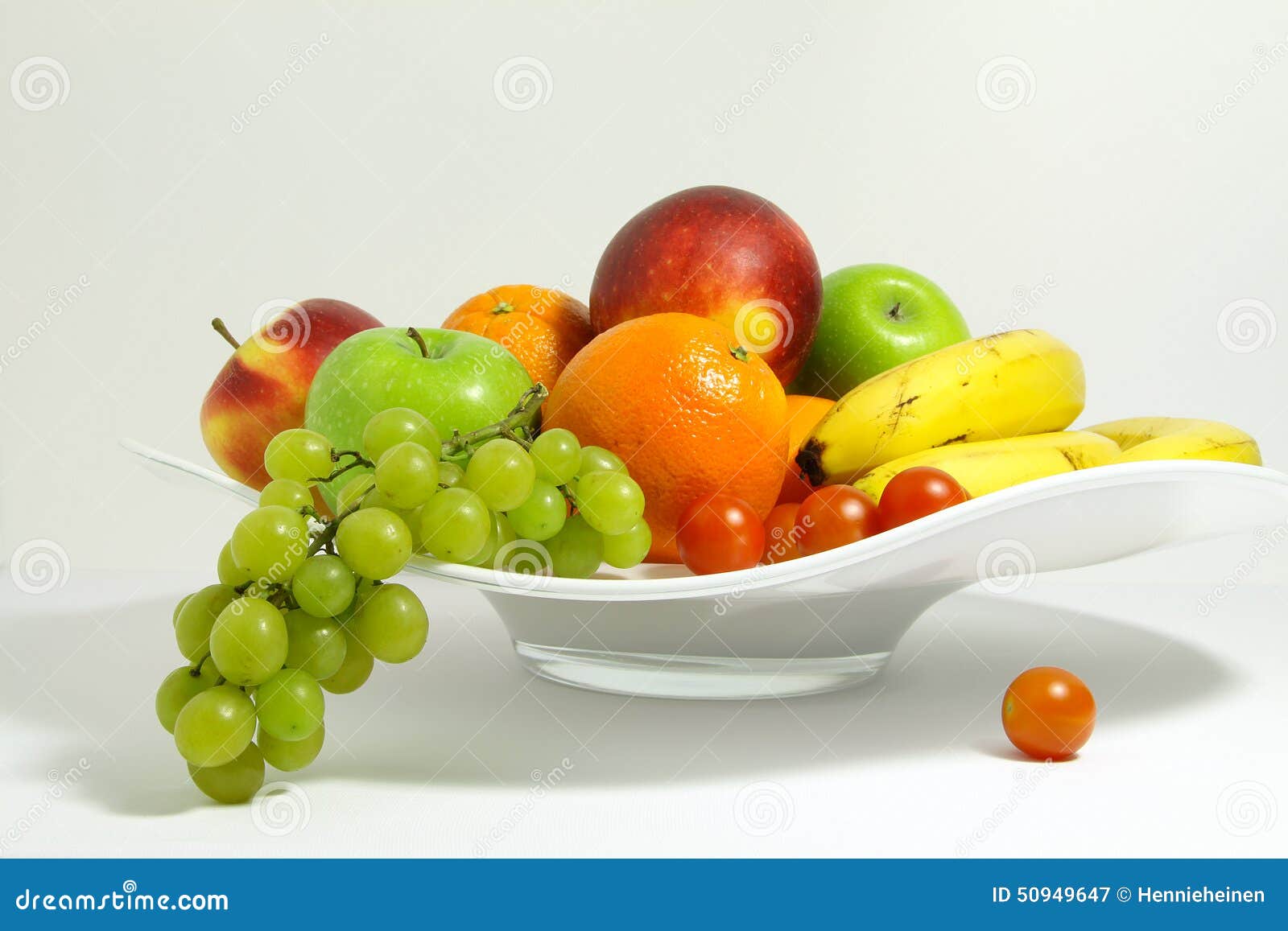 Fruit dans un bol de fruit image stock. Image du frais - 50949647