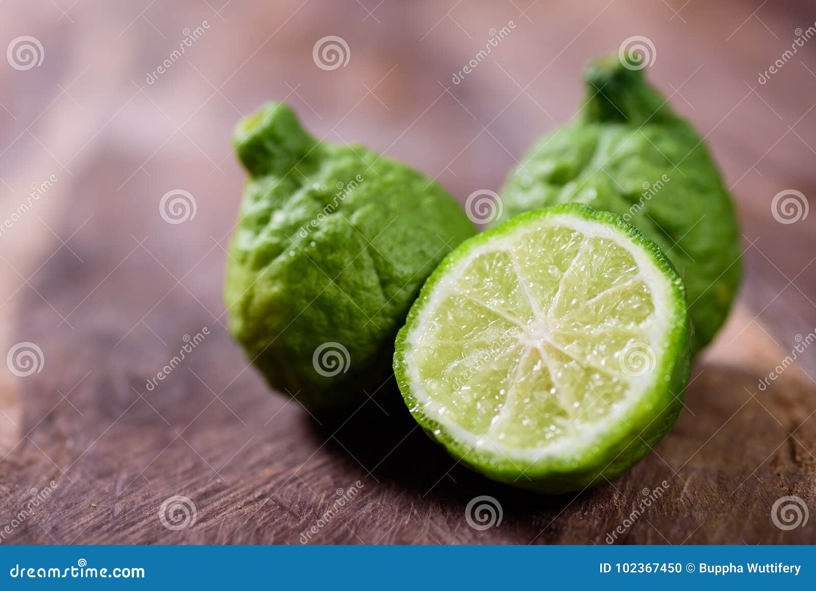 Fruit De Bergamote De Tranche Ou Chaux De Kaffir Photo stock - Image du ...