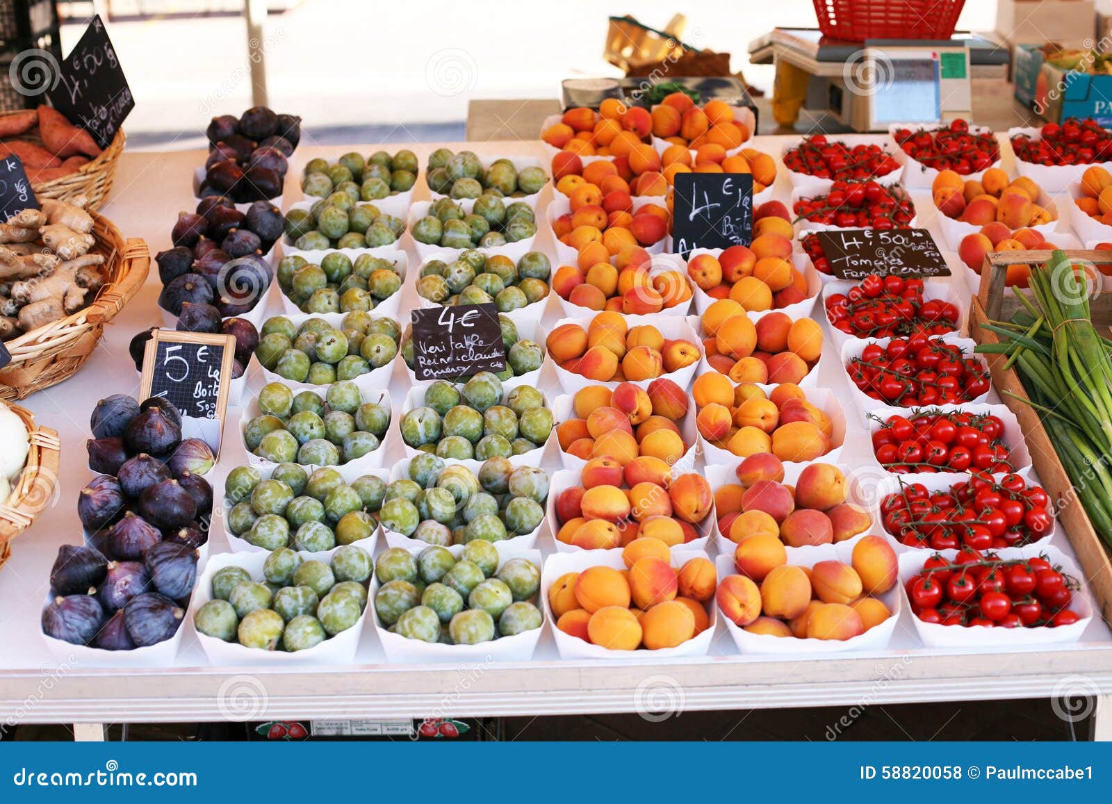 Fruit En Groenten Bij De Marktkraam Stock Foto - Image of frankrijk ...