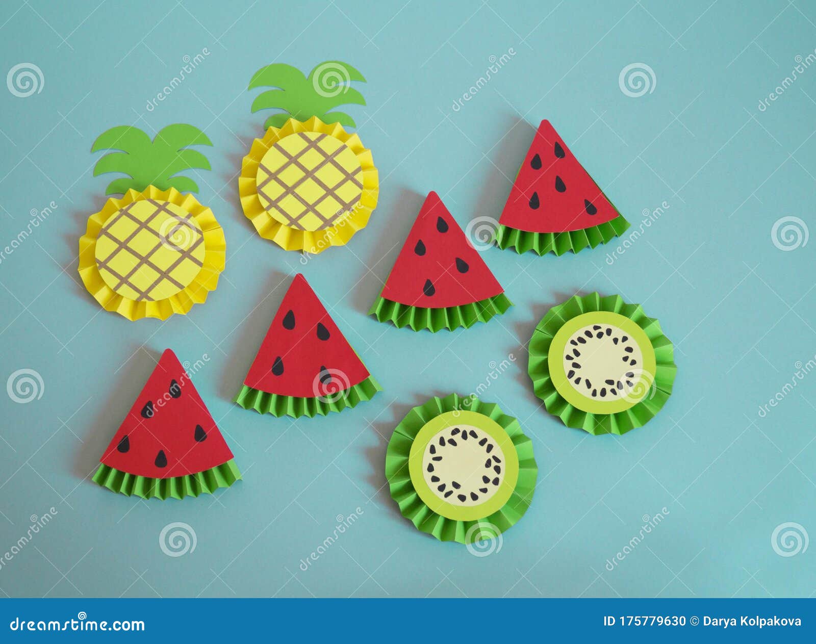 Fruit en papier photo stock. Image du fruits, métier - 175779630