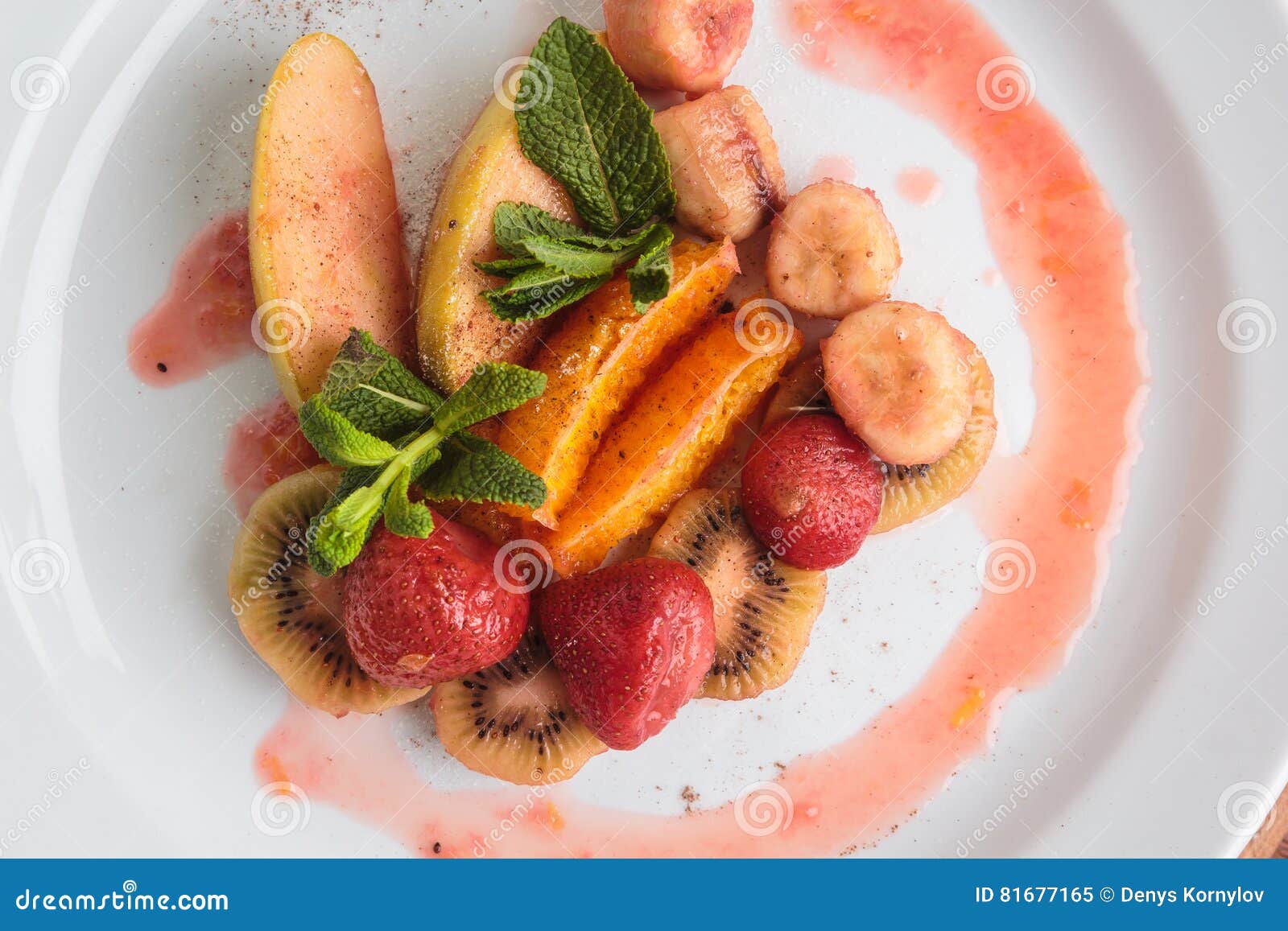 Fruit Flambe Op Witte Plaat Stock Afbeelding - Image of vrucht ...
