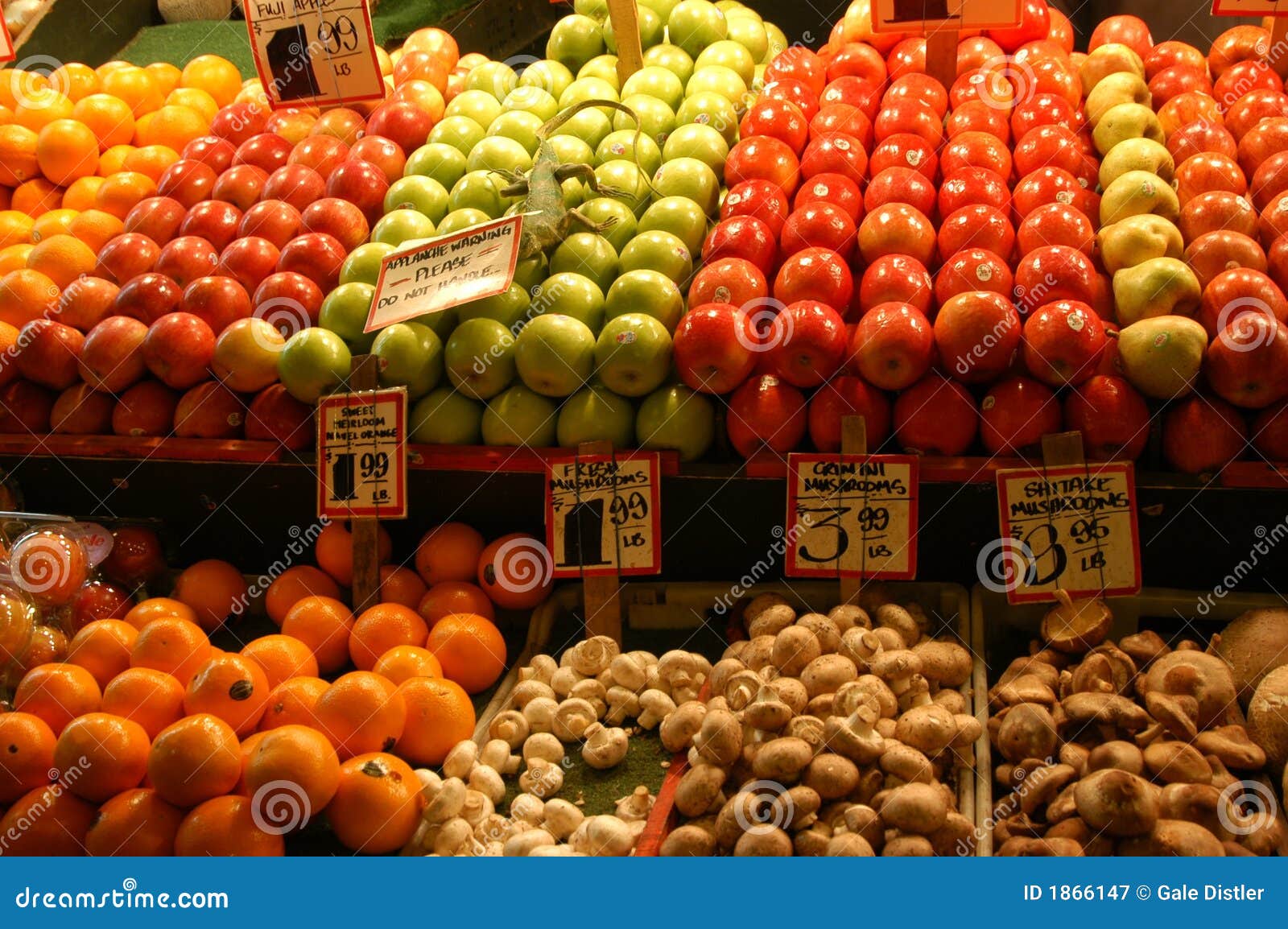Fruit market 2 stock image. Image of harvest, oranges - 1866147