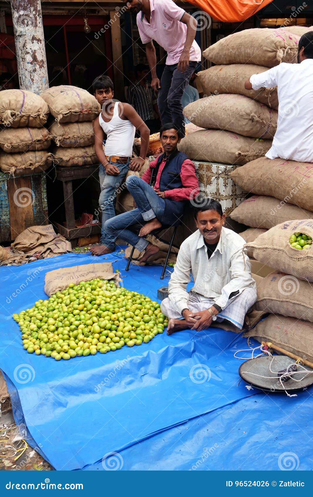 Fruit market in Kolkata editorial photo. Image of grocery - 96524026