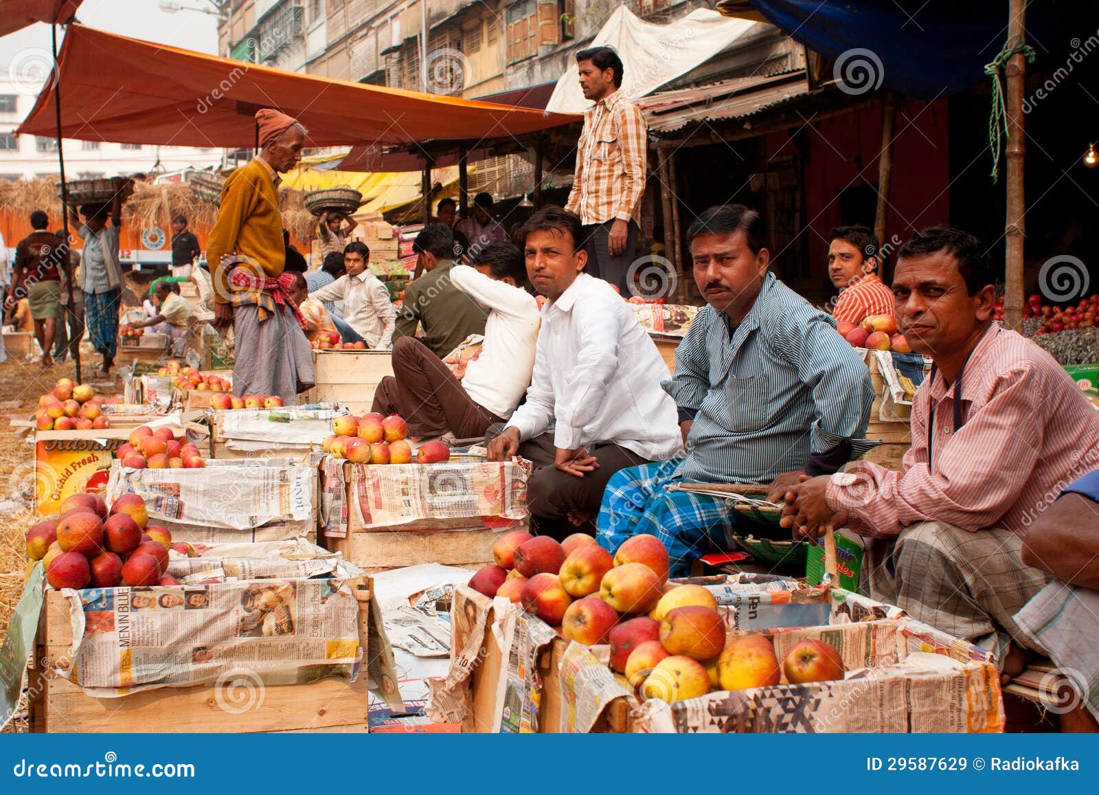 Fruit market sellers editorial stock image. Image of color - 29587629