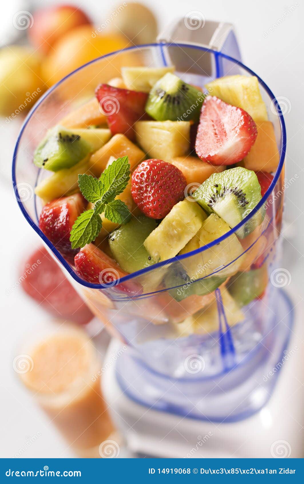 Fruit in mixer stock foto. Image of dieet, ananas, vrucht - 14919068