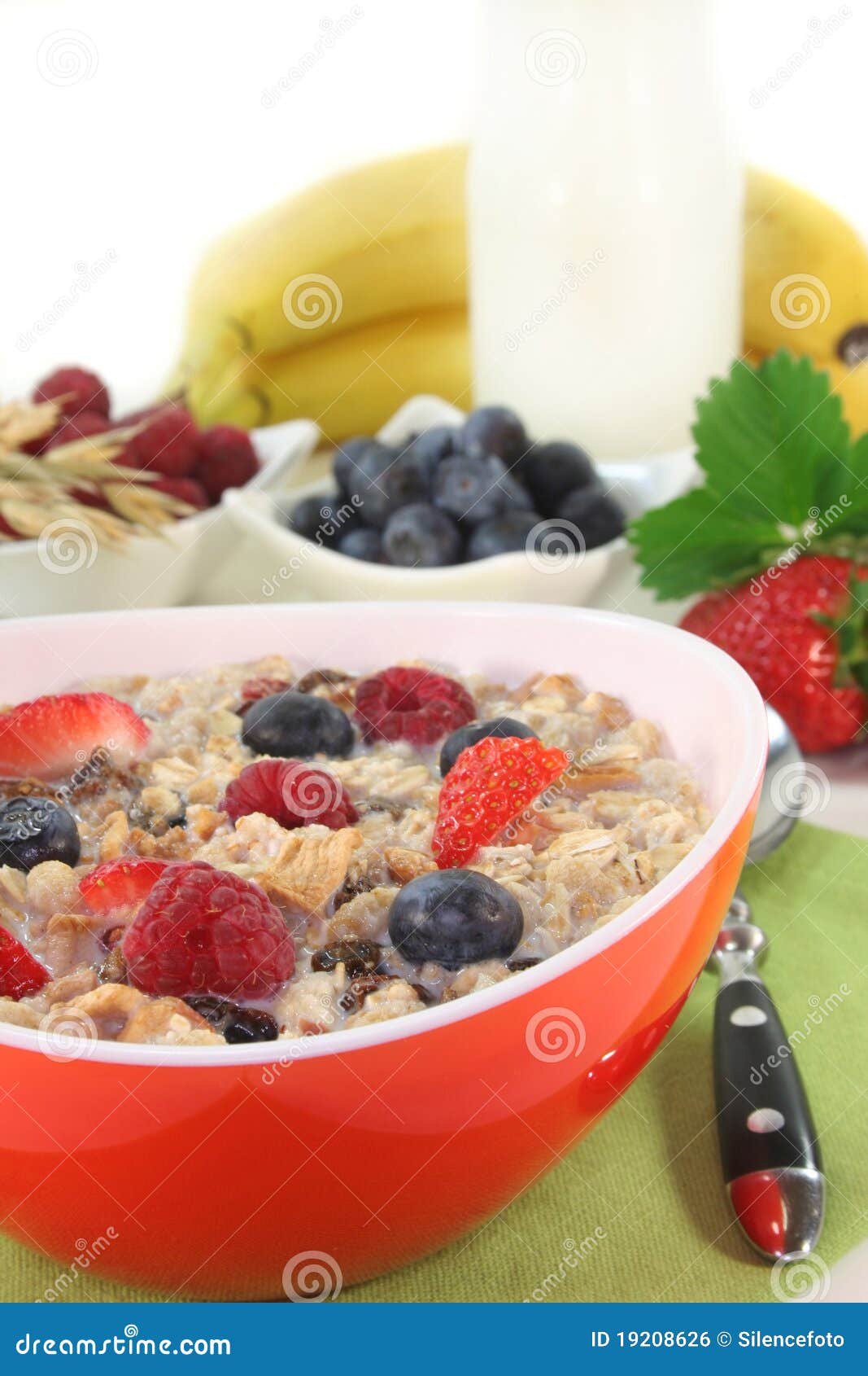 Fruit Muesli photo stock. Image du framboises, fruits - 19208626
