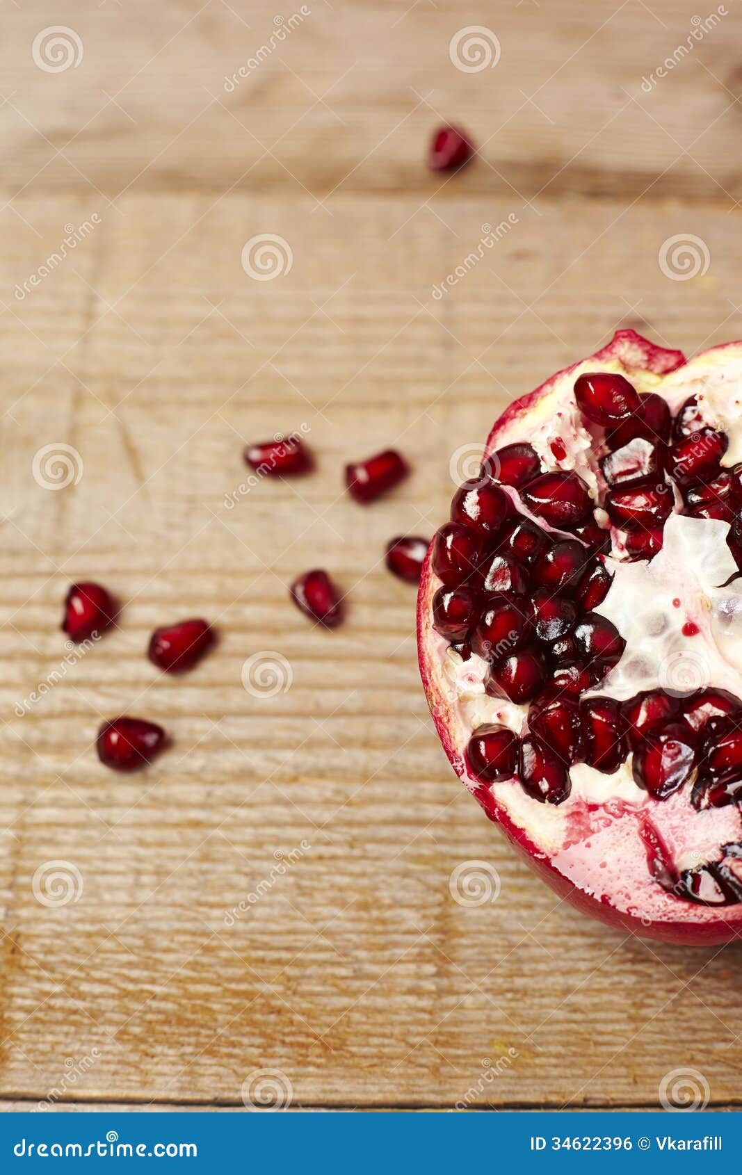 Fruit rouge de grenade photo stock. Image du mûr, sain - 34622396