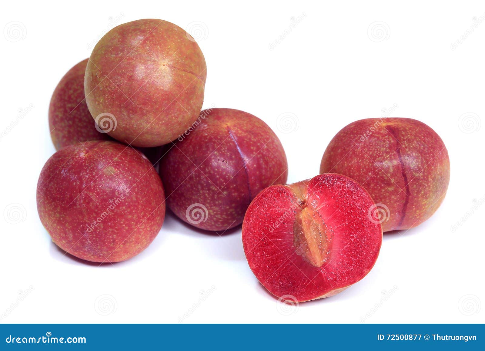 Fruit Rouge De Prune D'isolement Sur Le Fond Blanc Image stock - Image ...